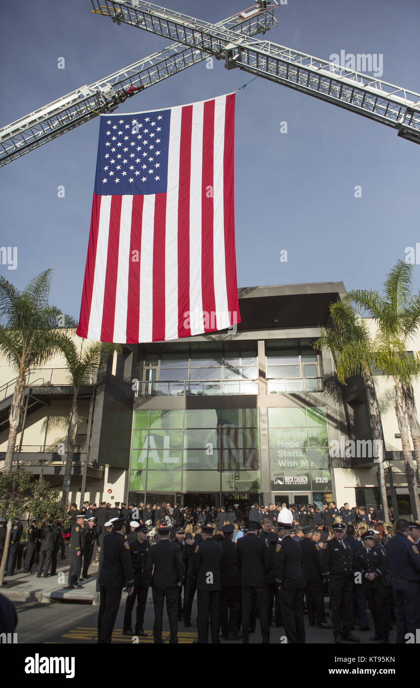 San Diego, California, USA. 24th Dec, 2017. Thousands of firefighters ...