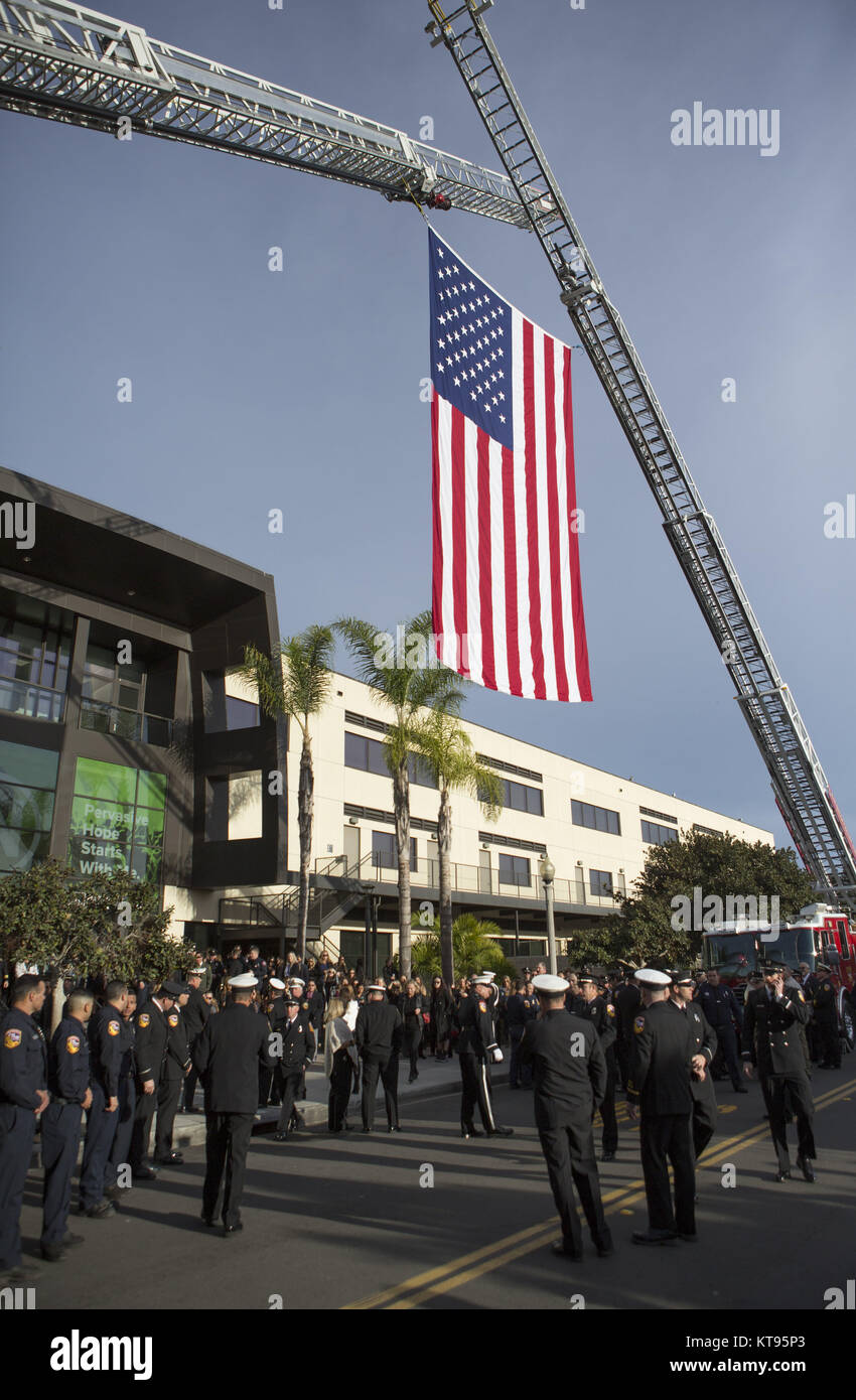 San Diego, California, USA. 24th Dec, 2017. Thousands of firefighters ...