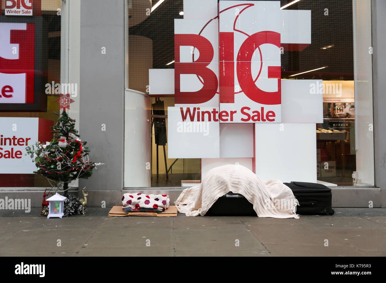 Homeless christmas uk tree hi-res stock photography and images - Alamy