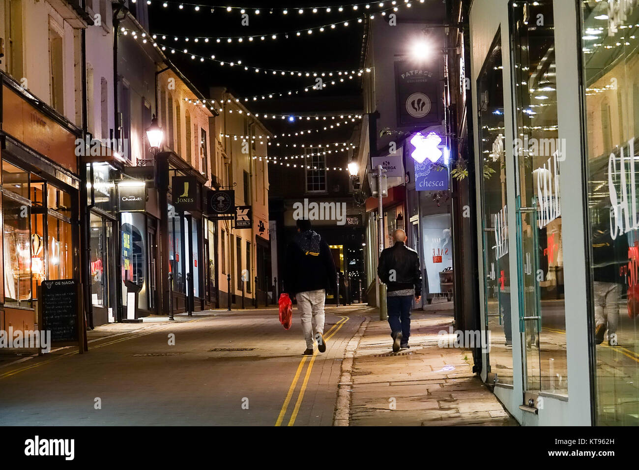 High Street, Guildford. 23rd December 2017. People enjoying late night ...