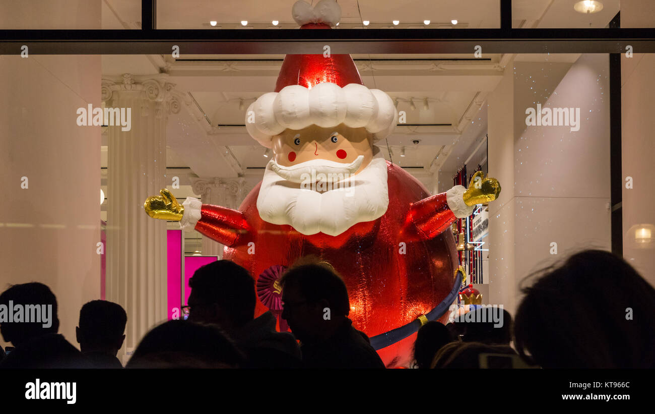 Oxford Street, London, 23rd Dec 2017. A giant Santa in a window at ...