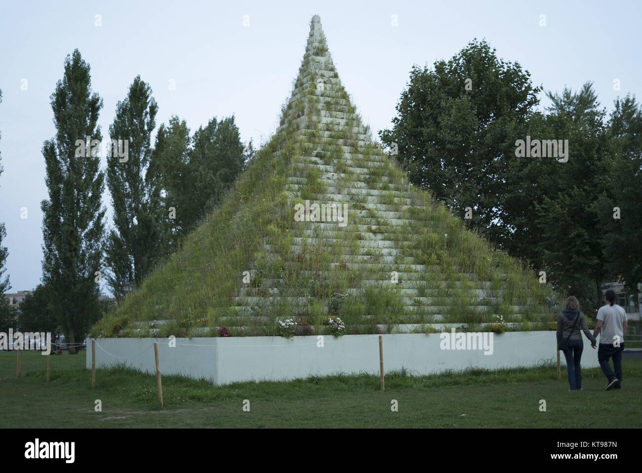 Agnes denes living pyramid hi-res stock photography and images - Alamy