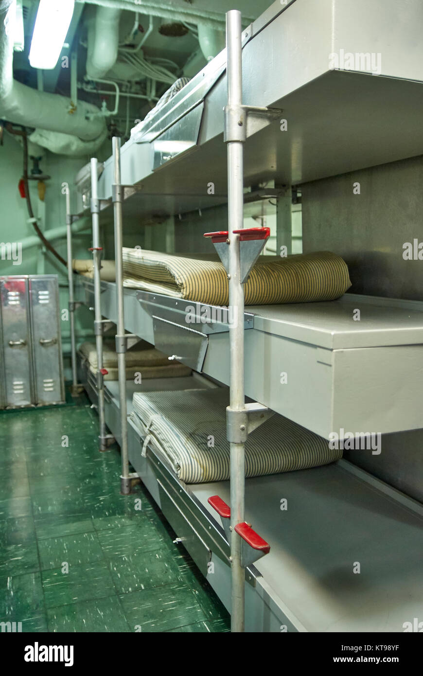 Officers bunks hi-res stock photography and images - Alamy