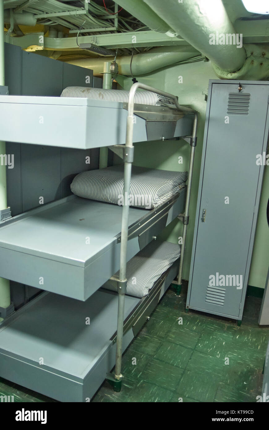 Officers bunks hi-res stock photography and images - Alamy