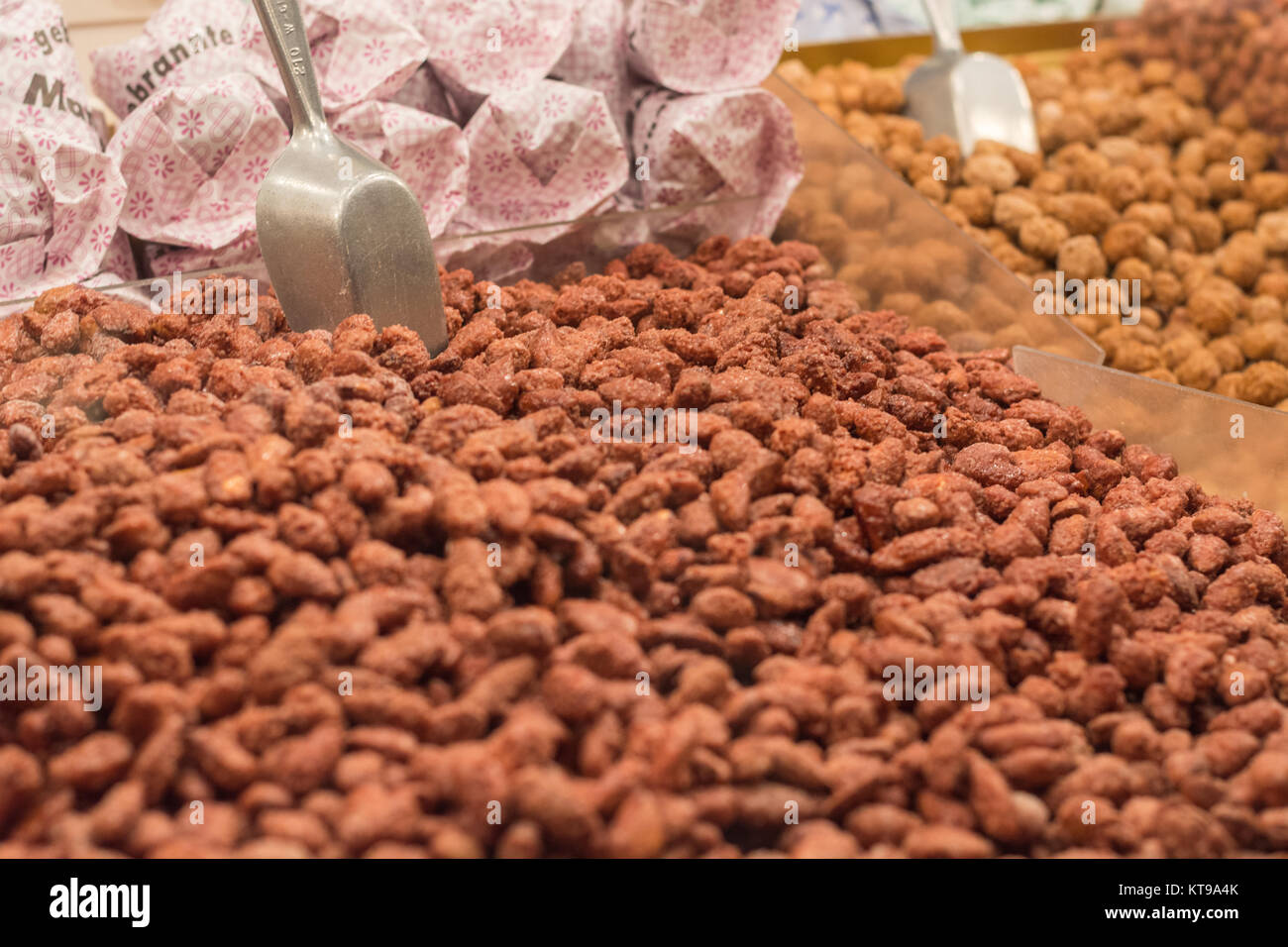 Roasted and caramelized almonds at a Christmas market close up Stock ...