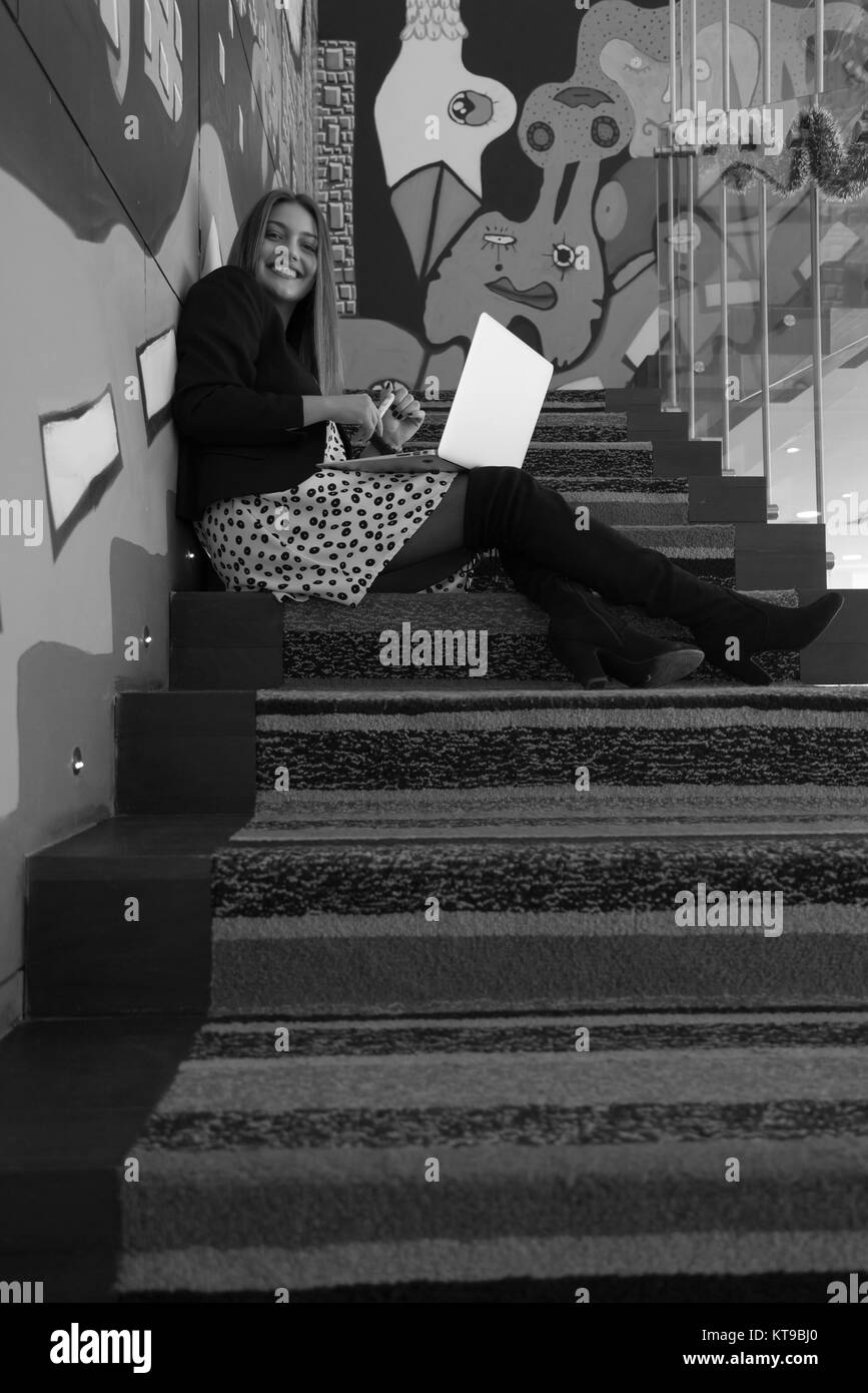 Working people discussing office Black and White Stock Photos & Images ...