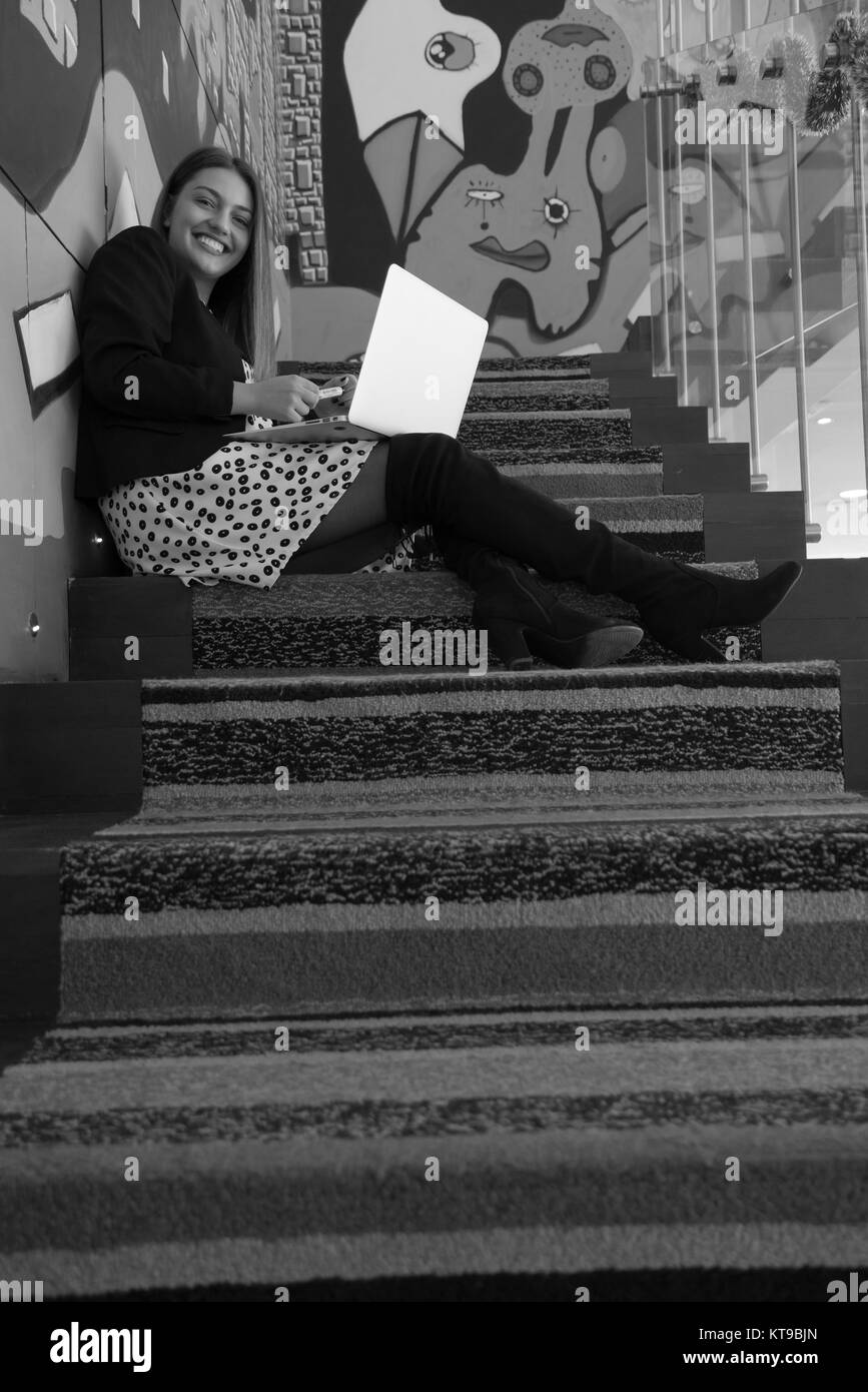 Working people discussing office Black and White Stock Photos & Images ...