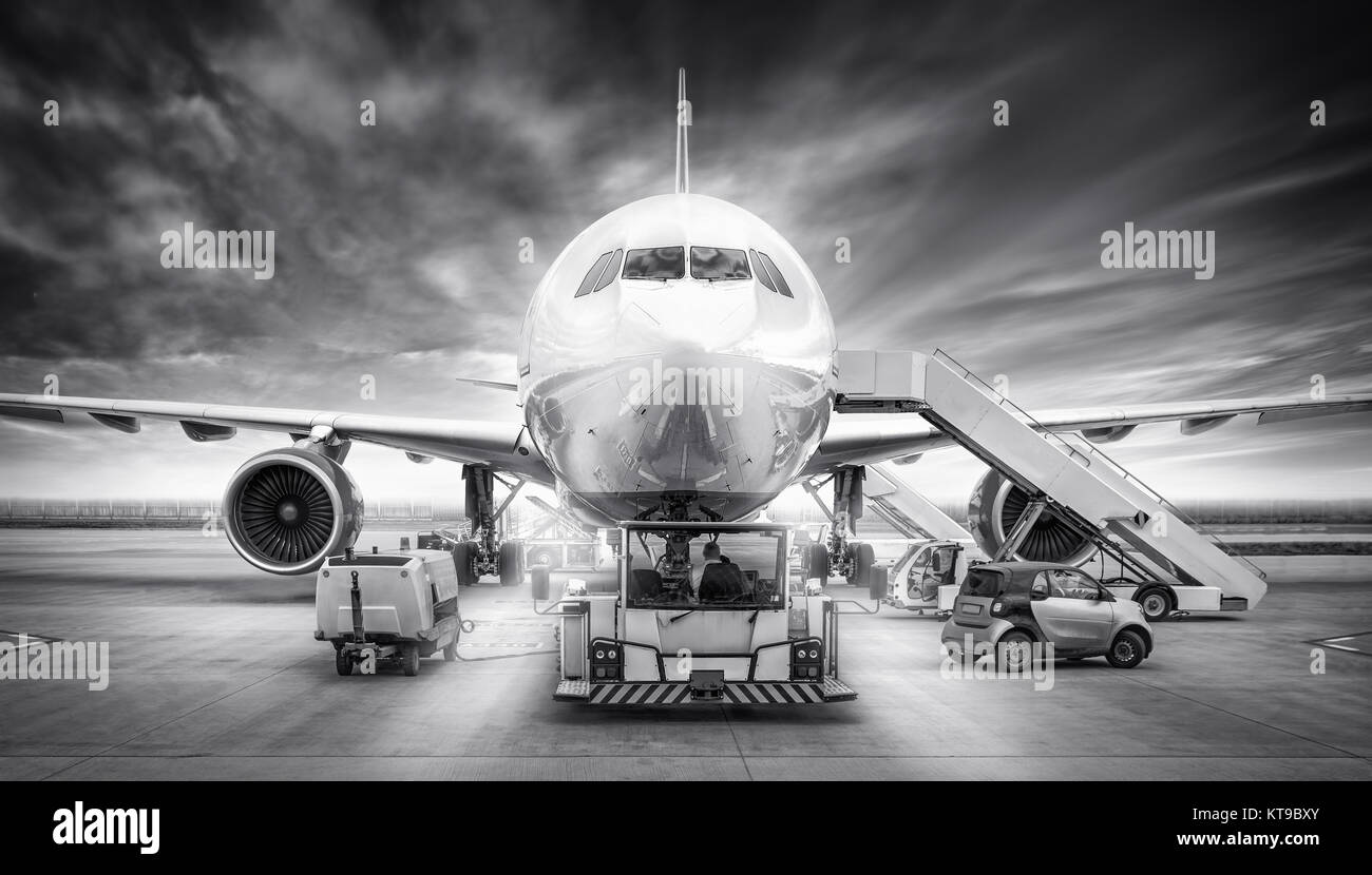 airliner getting prepared for take off Stock Photo - Alamy