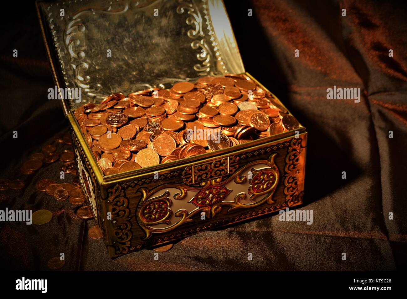 Treasure chest money hi-res stock photography and images - Alamy
