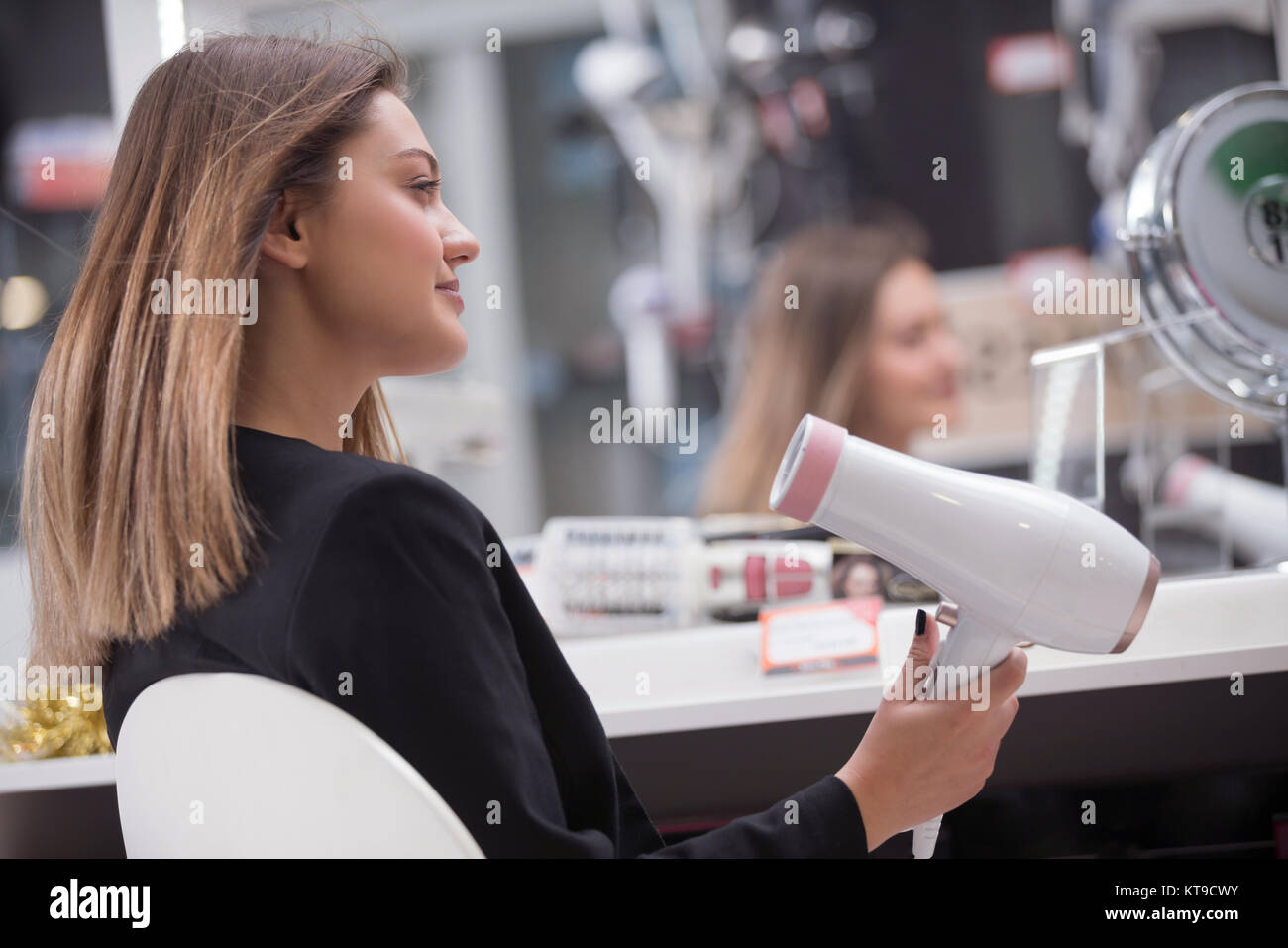 Young woman making her hair Stock Photo - Alamy
