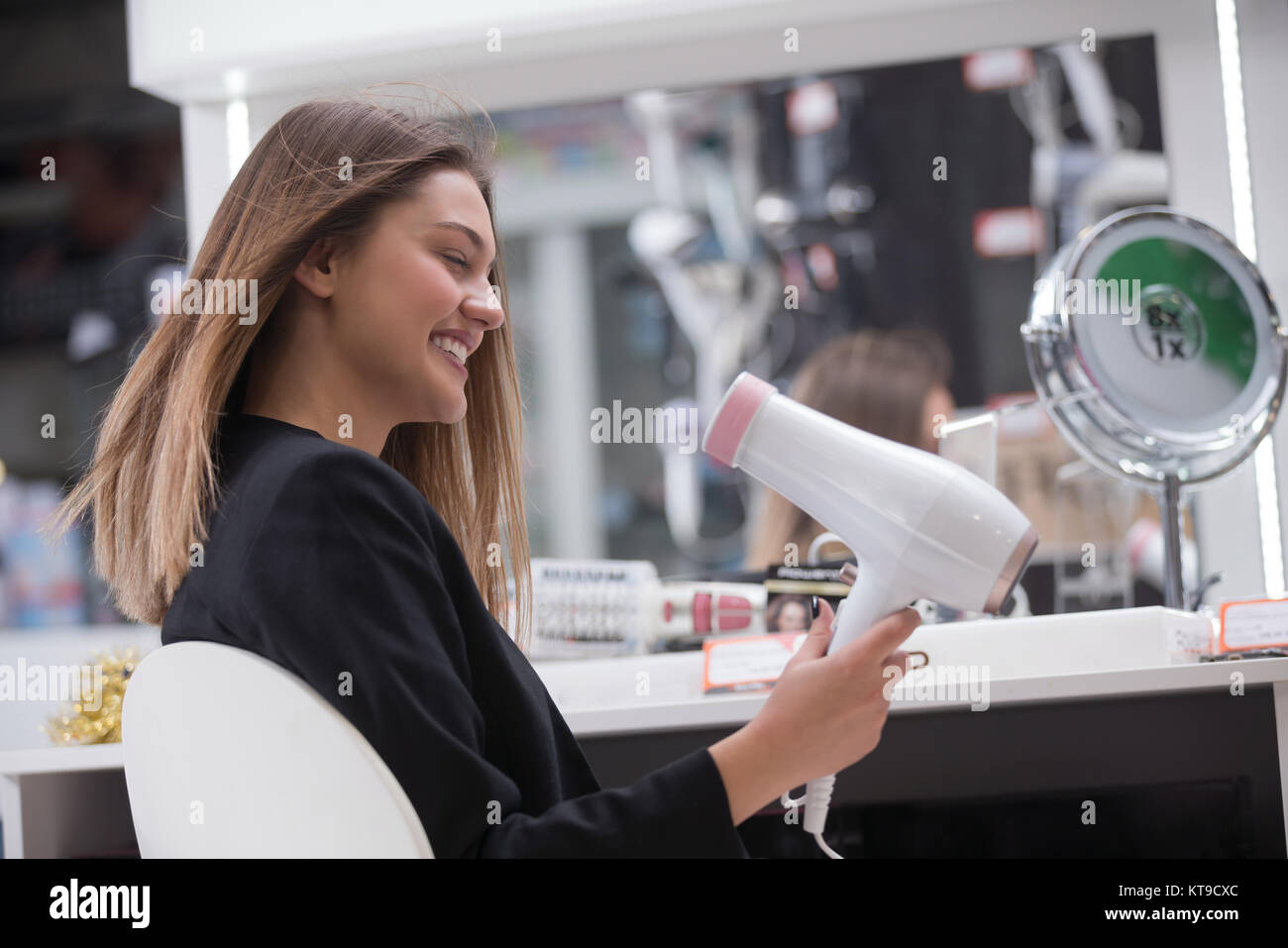 Young woman making her hair Stock Photo - Alamy