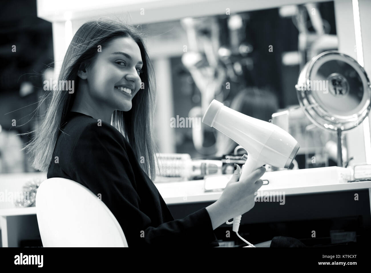Young woman making her hair Stock Photo - Alamy