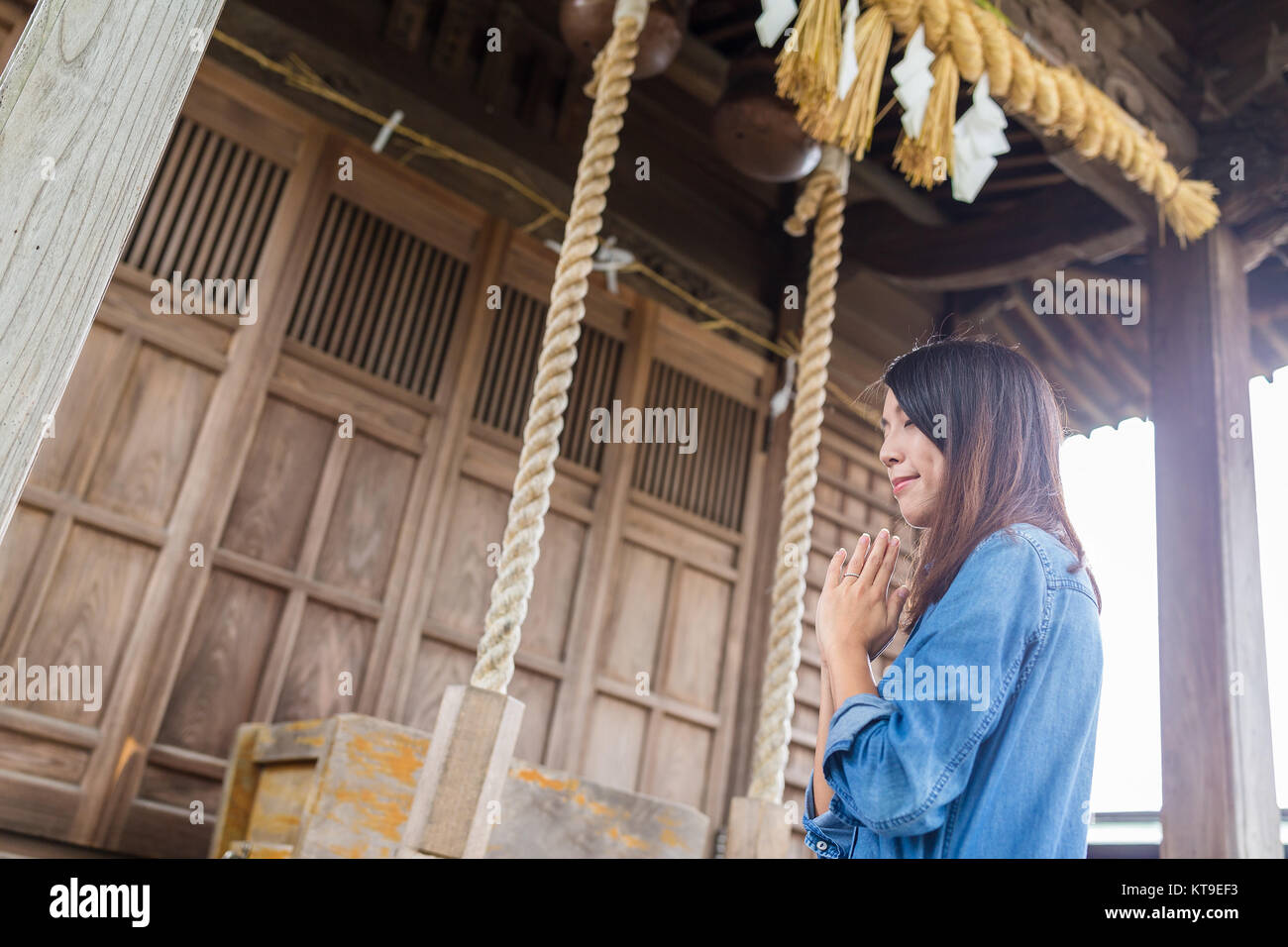 Woman pray in Japanese temple Stock Photo - Alamy