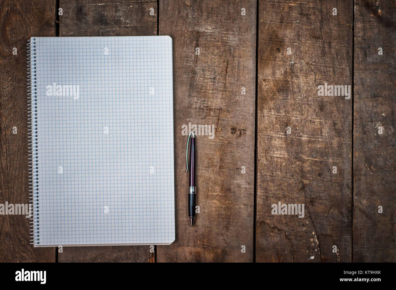 empty open notebook with pen on brown wooden surface Stock Photo - Alamy