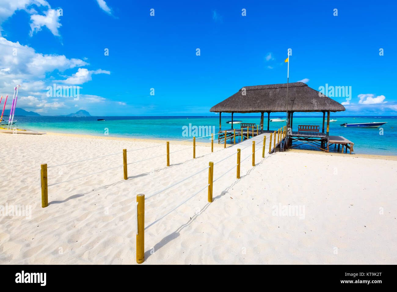 Sandy tropical beach Stock Photo - Alamy