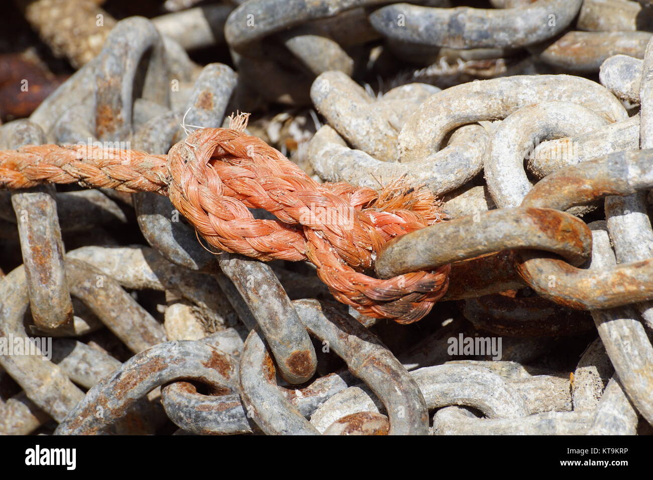 nautical knot with chains Stock Photo - Alamy