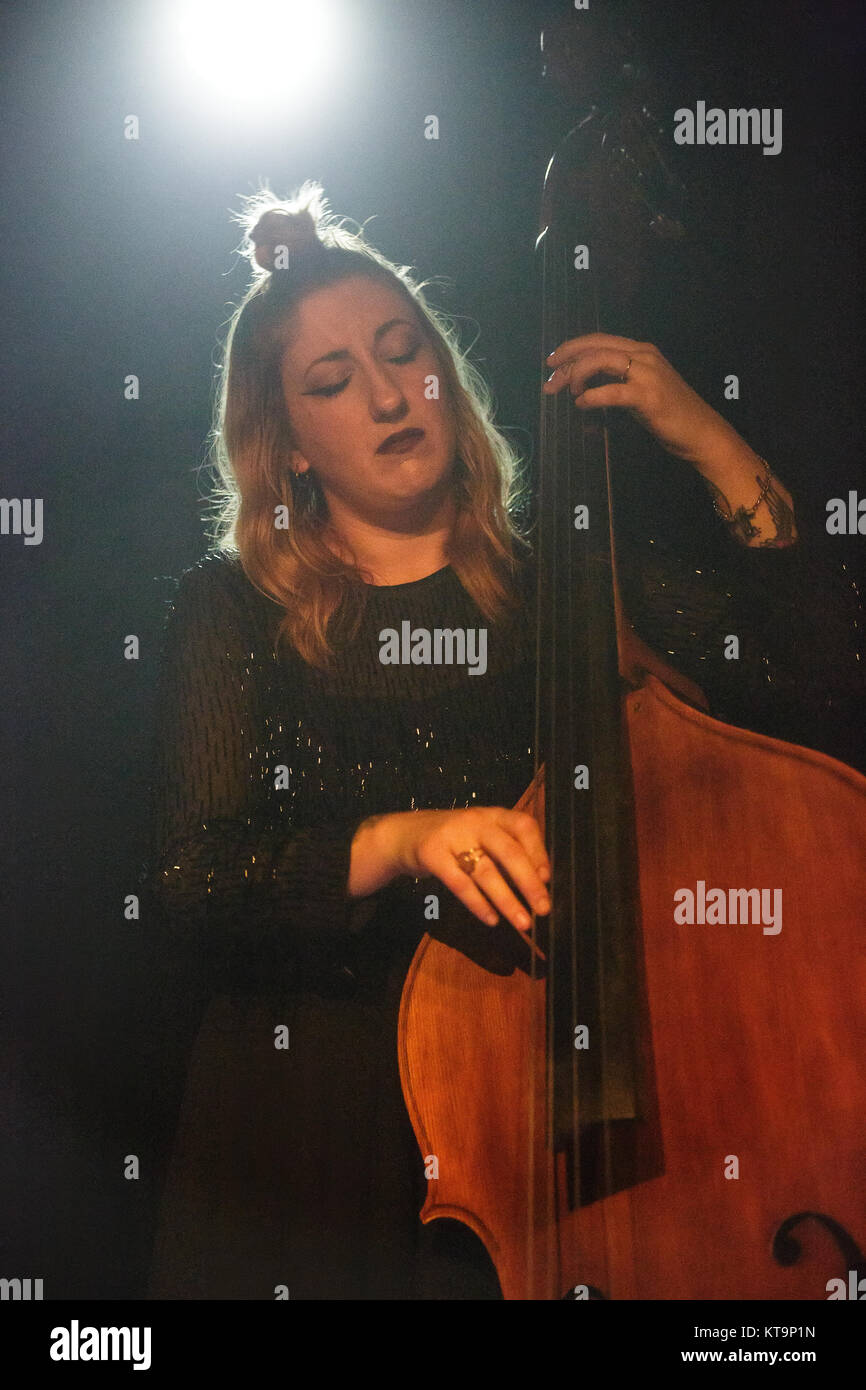 Anna ruddick hi-res stock photography and images - Alamy