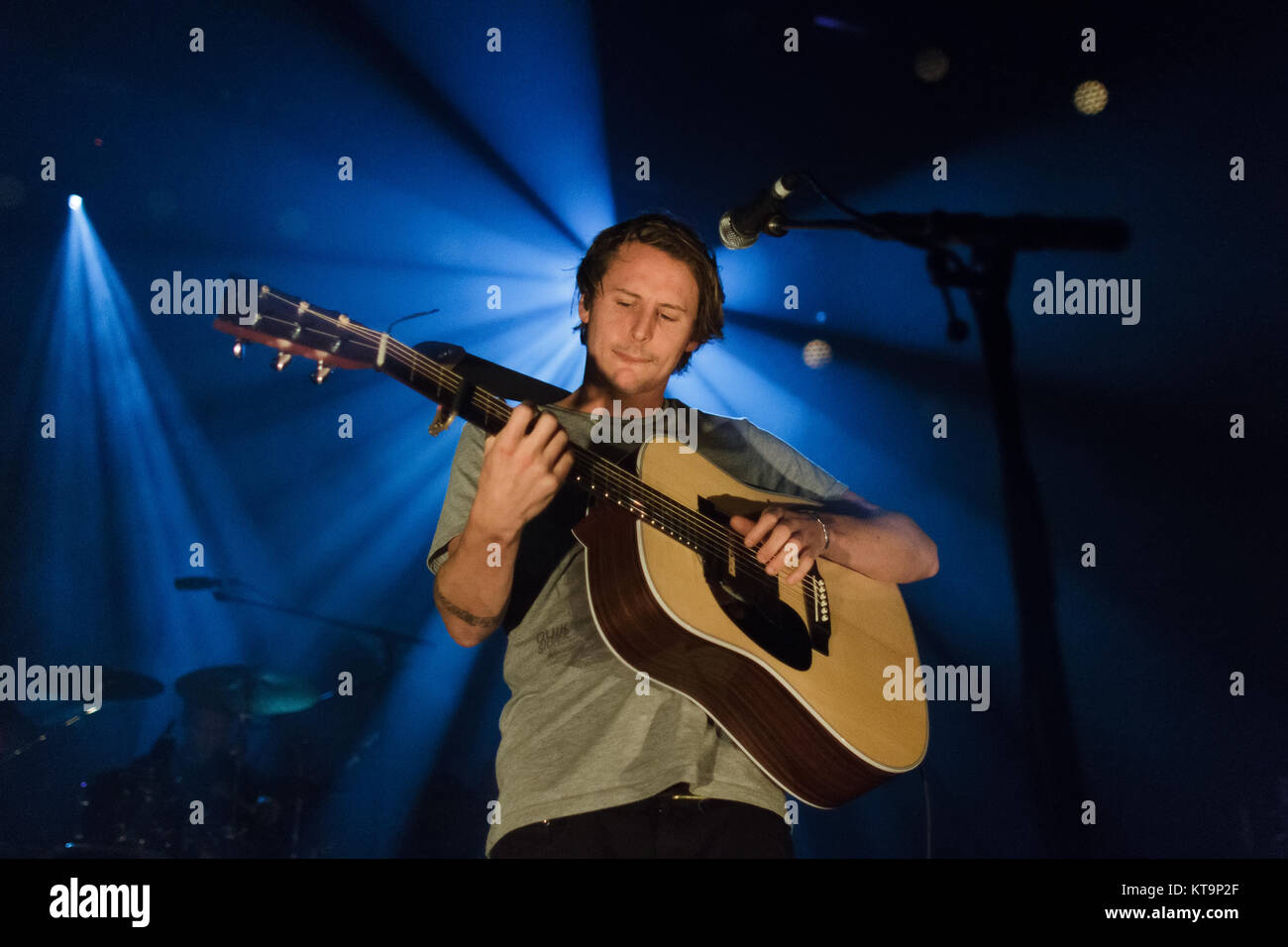 Guitarist ben howard hi-res stock photography and images - Alamy
