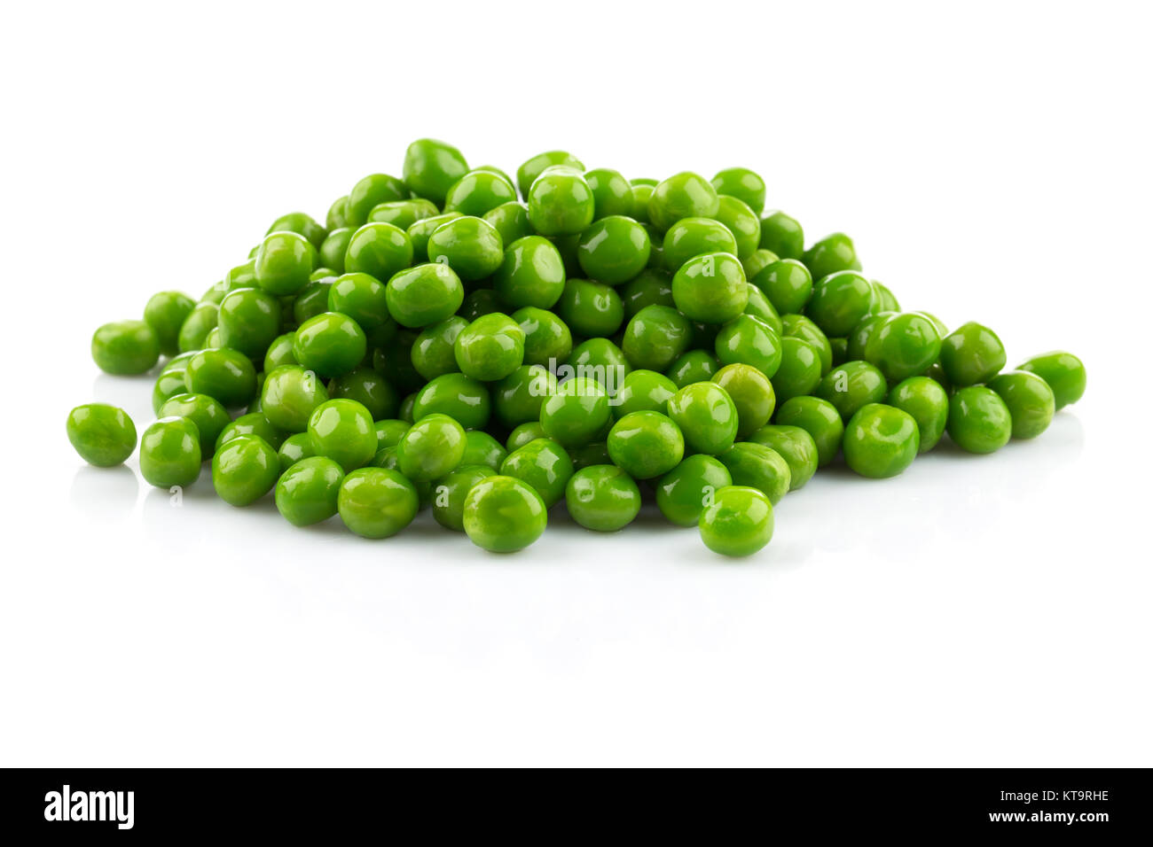 Pile of green wet pea Stock Photo - Alamy