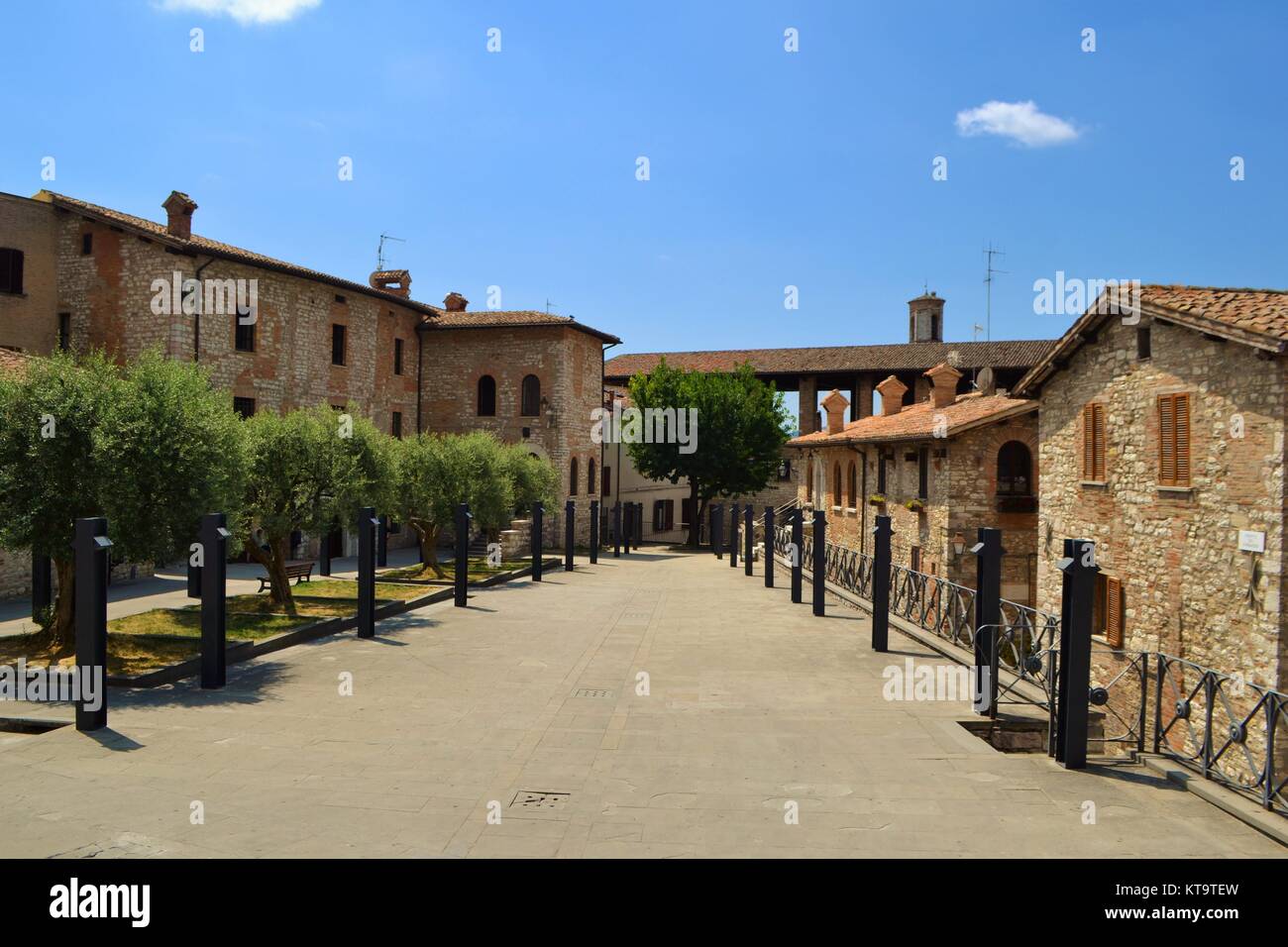 village square in italy Stock Photo - Alamy