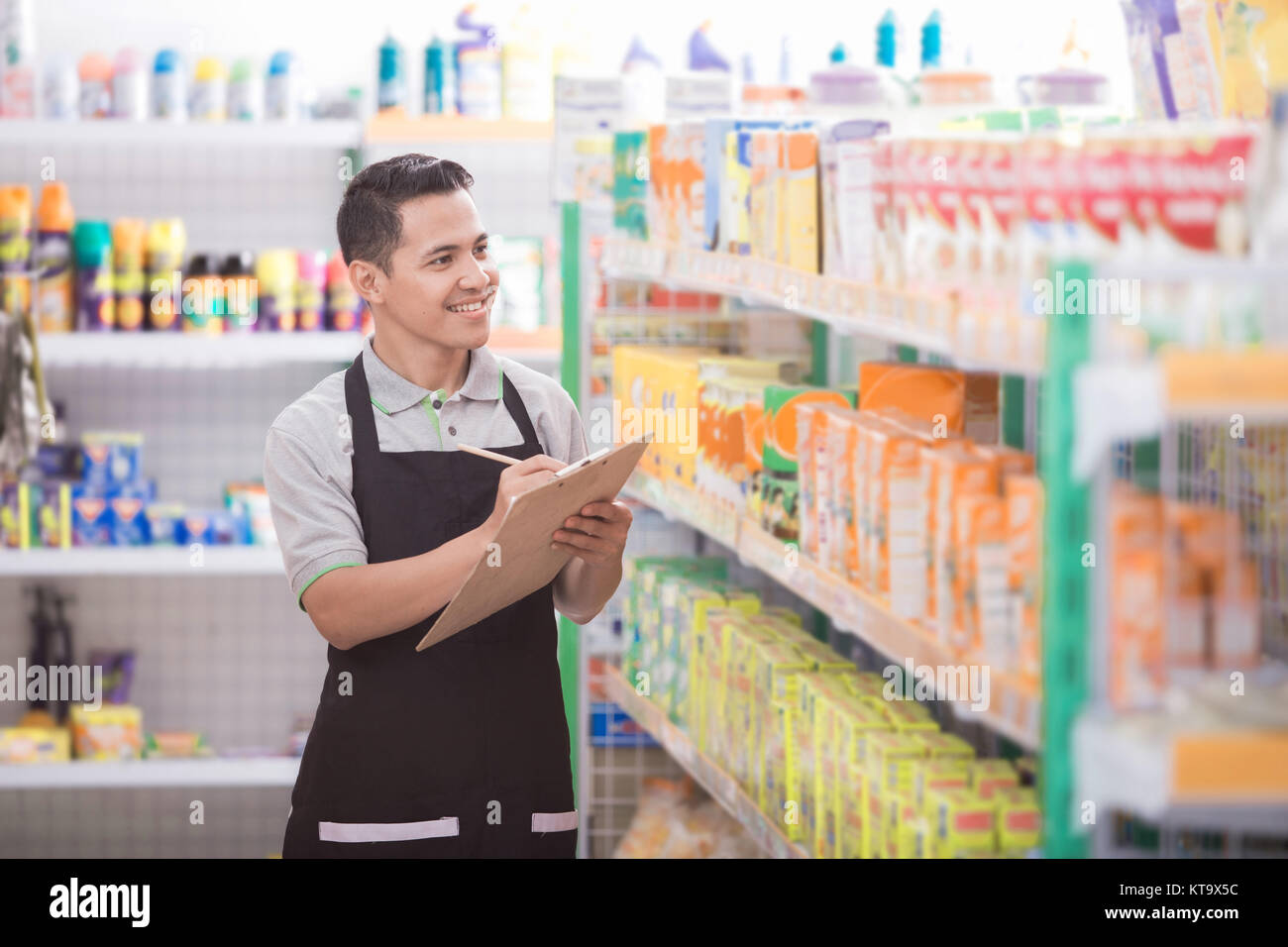 Asian supermarket staff hi-res stock photography and images - Alamy