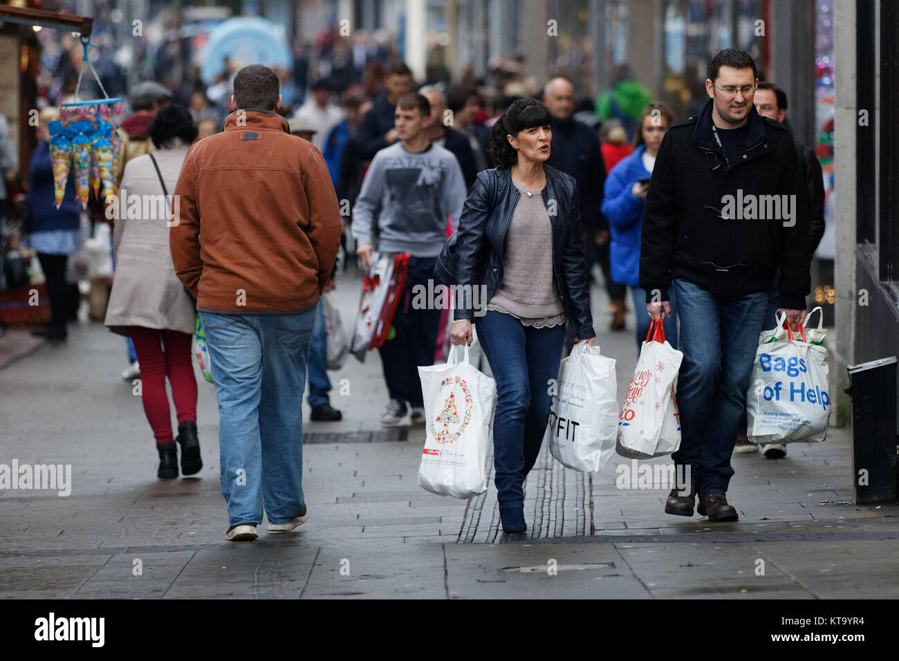 Christmas shoppers in Oxford Street Swansea Stock Photo - Alamy