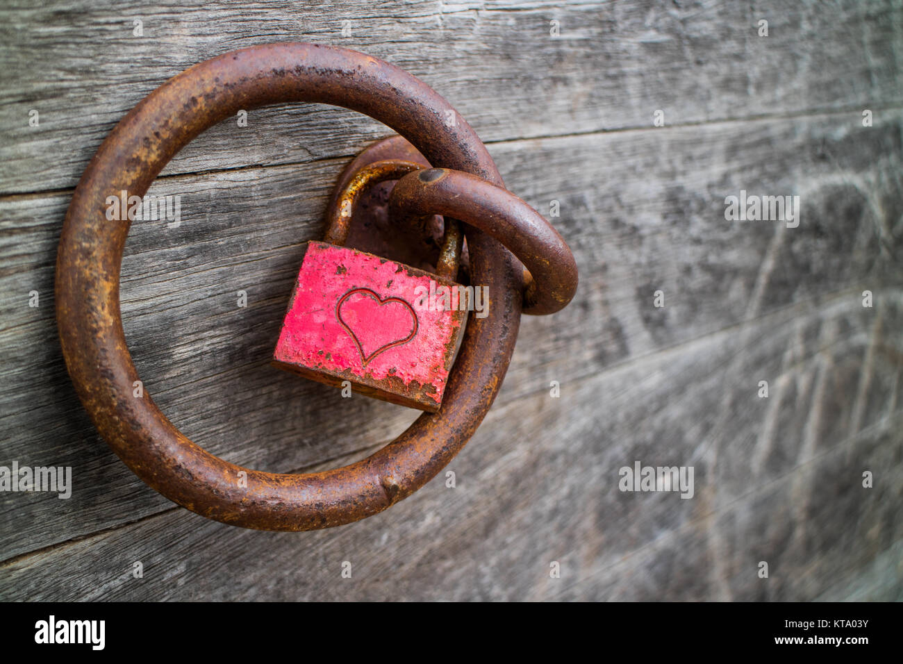 rusty padlock, love, iron ring Stock Photo - Alamy