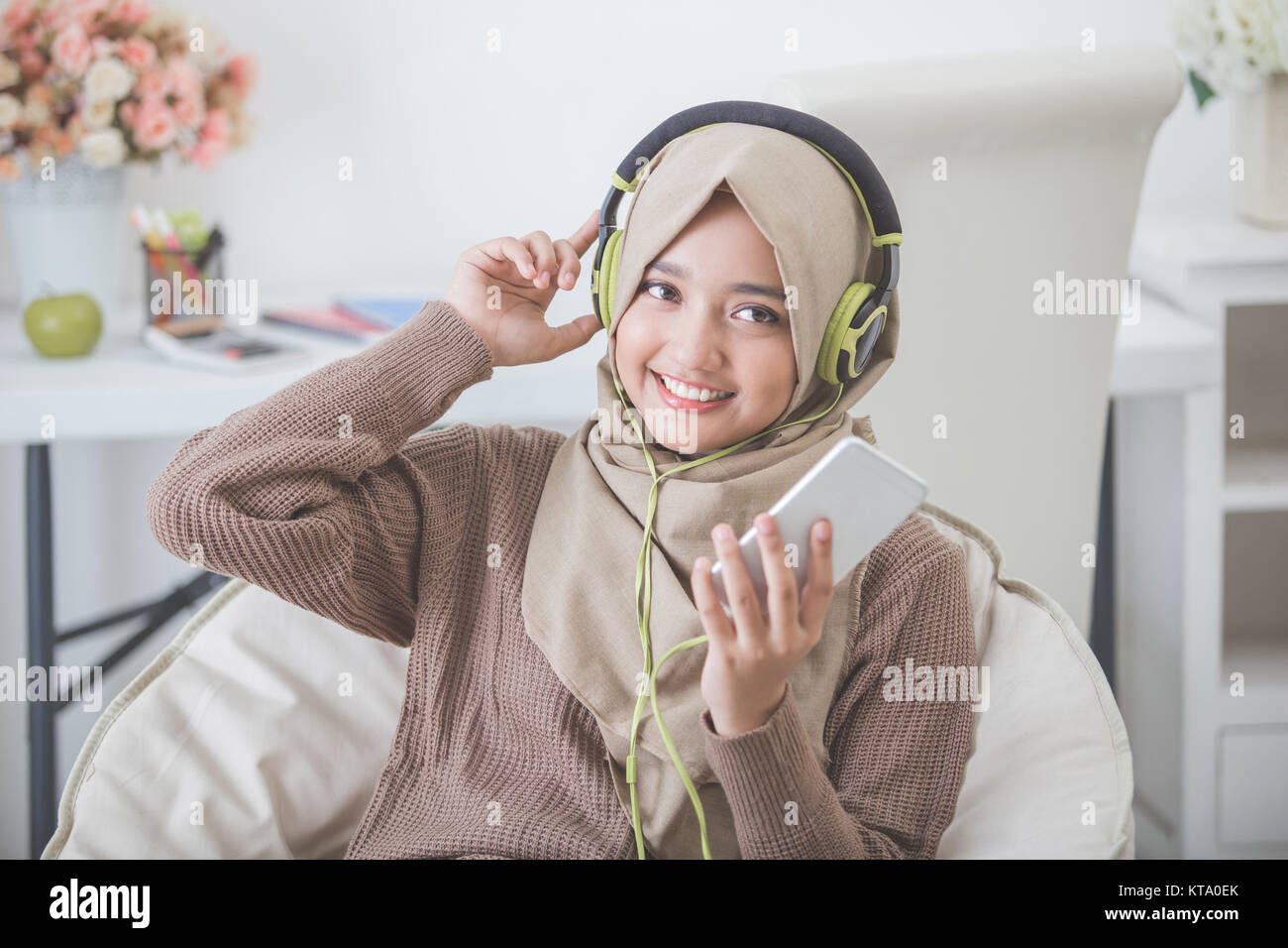 portrait of beautiful asian woman enjoying music Stock Photo - Alamy