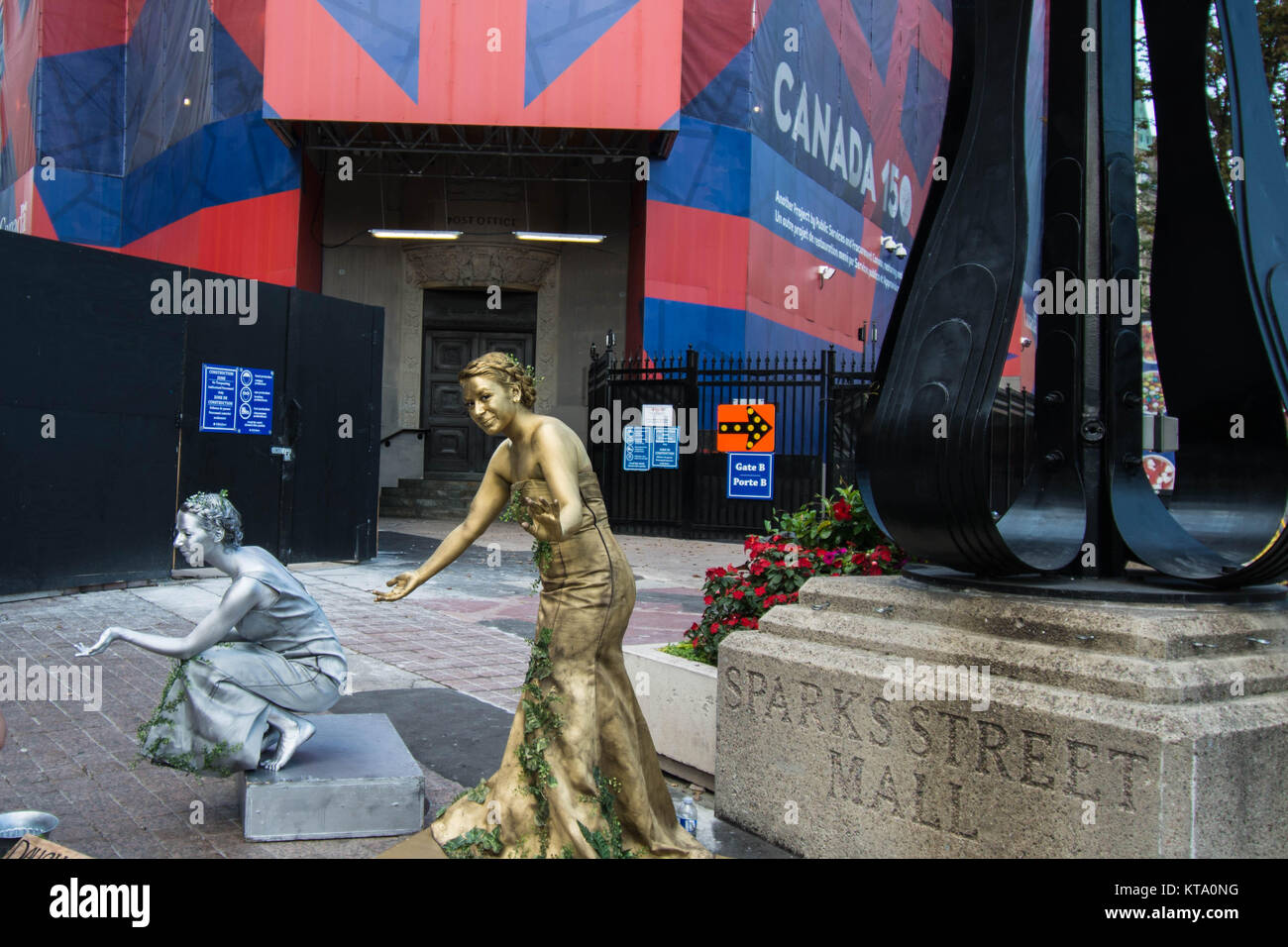 Ottawa downtown street mall street hi-res stock photography and images ...
