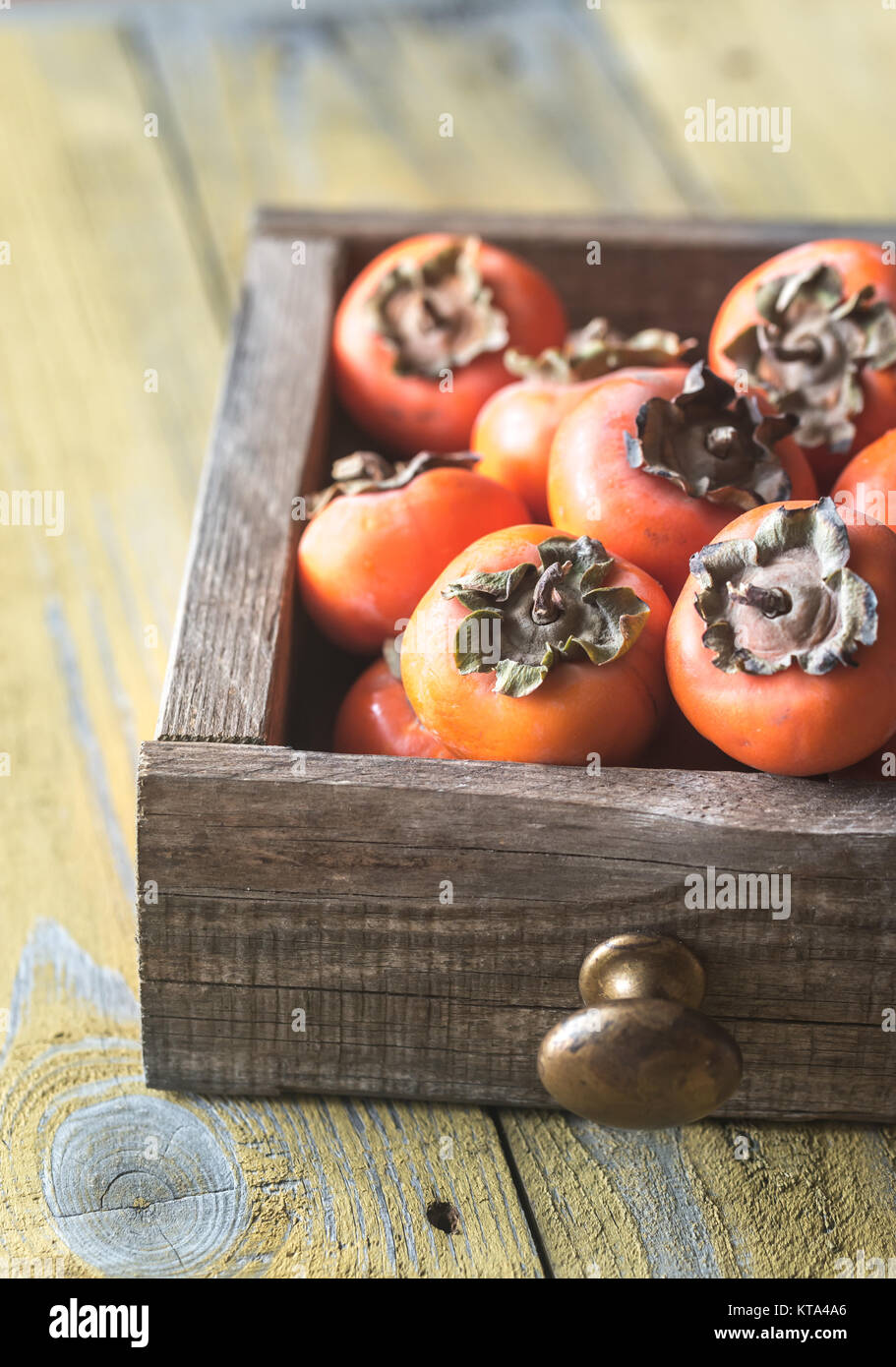 Wooden box of fresh persimmons Stock Photo - Alamy
