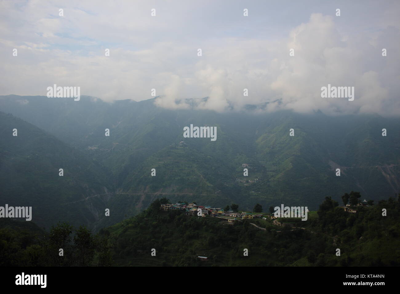the Himalayan landscape with beautiful views of the mountains Stock ...