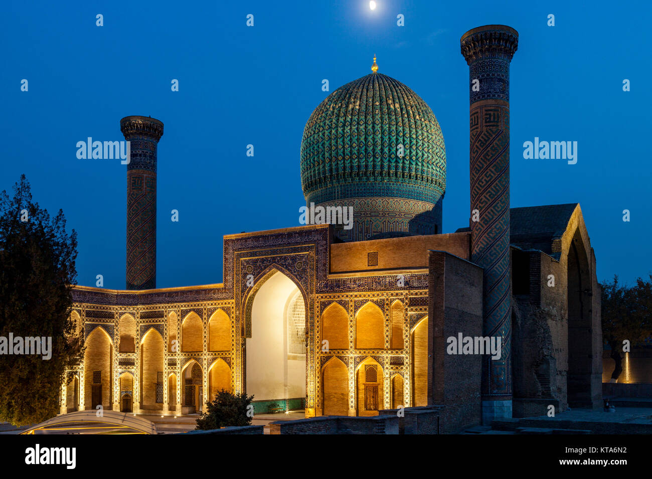 The Amir Temur Mausoleum At Night, Samarkand, Uzbekistan Stock Photo ...