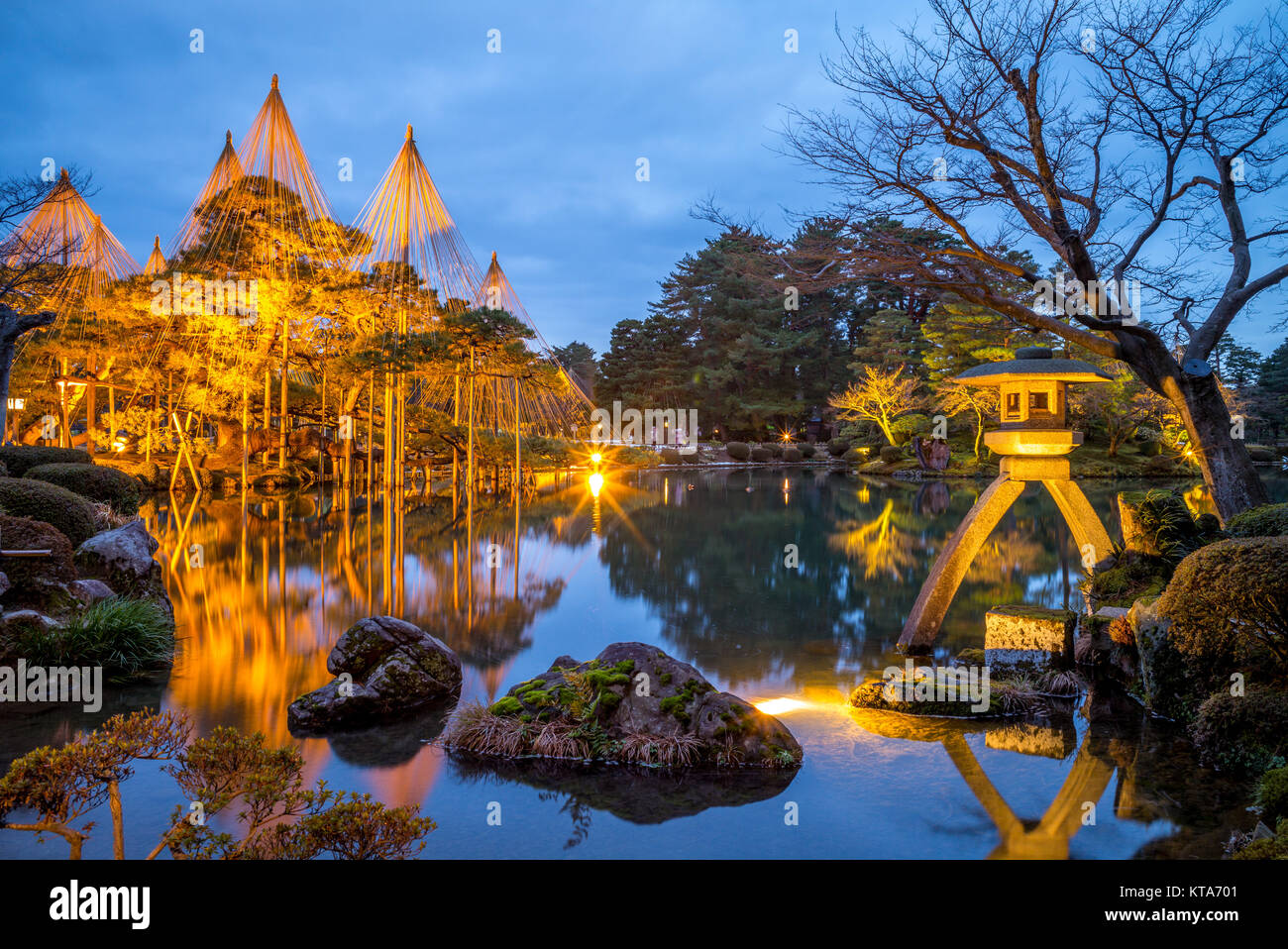 Kenrokuen garden kanazawa hi-res stock photography and images - Alamy