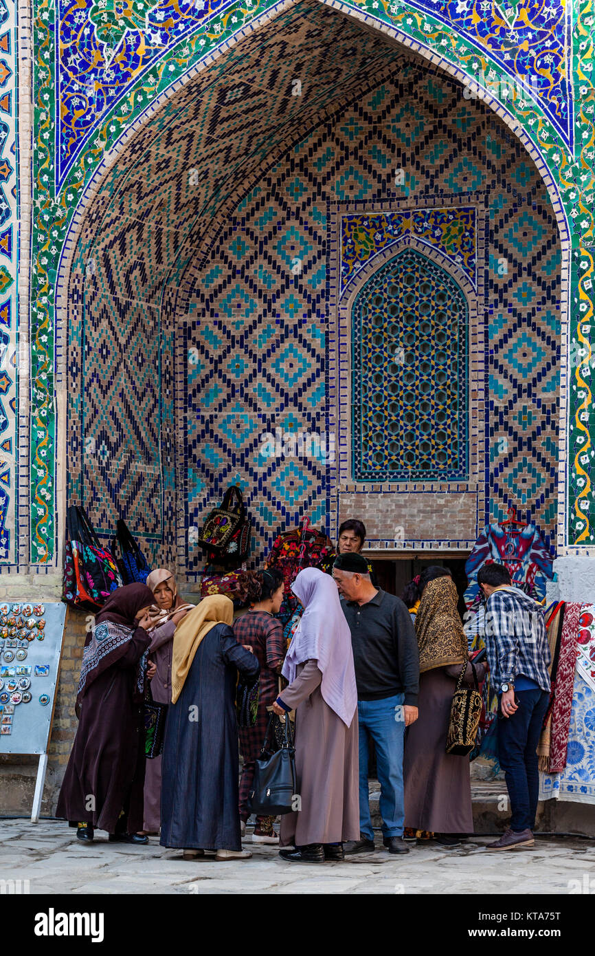 Samarkand and uzbekistan and women hi-res stock photography and images ...