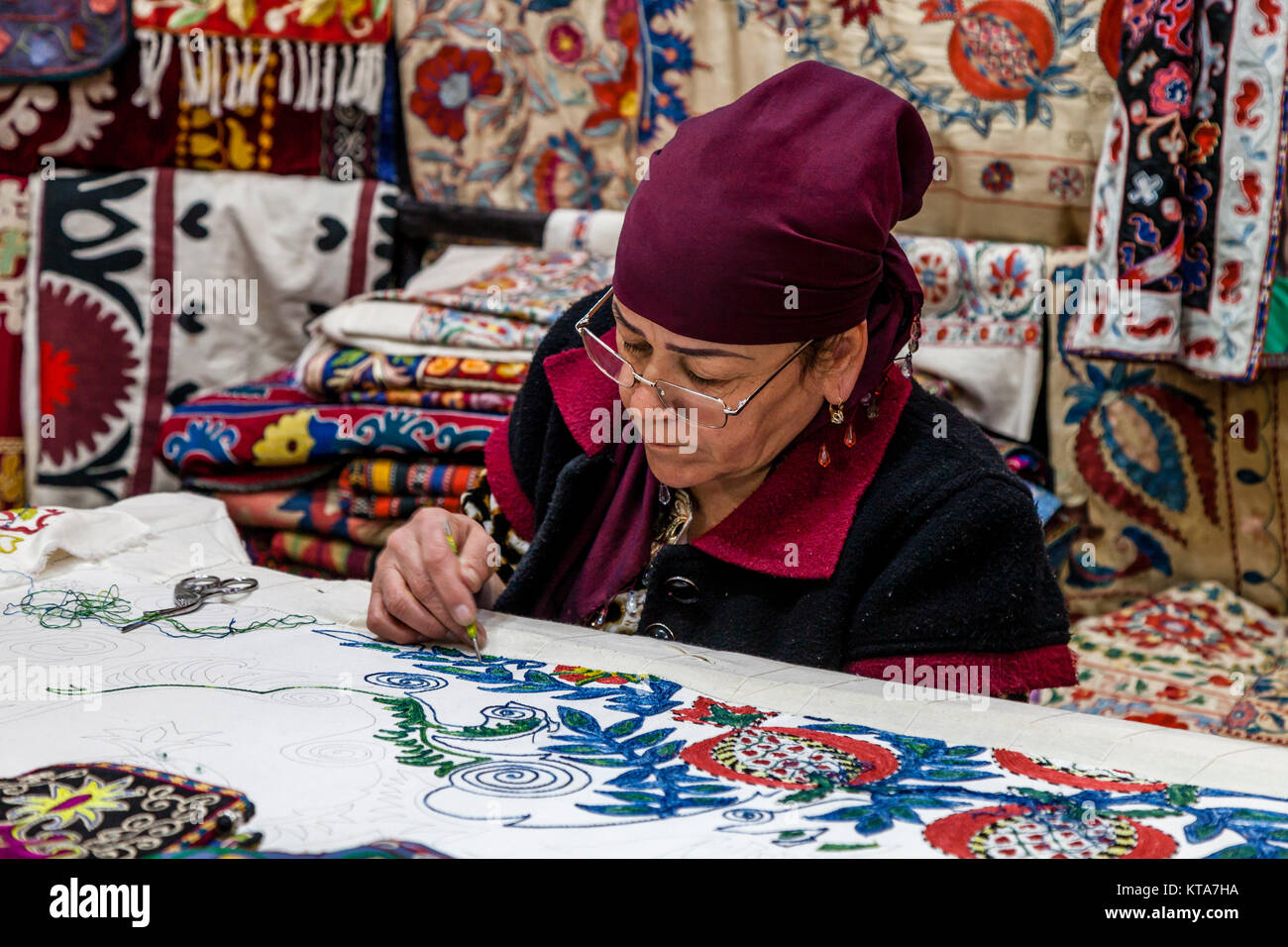 Uzbek souvenirs textile uzbekistan hi-res stock photography and images ...