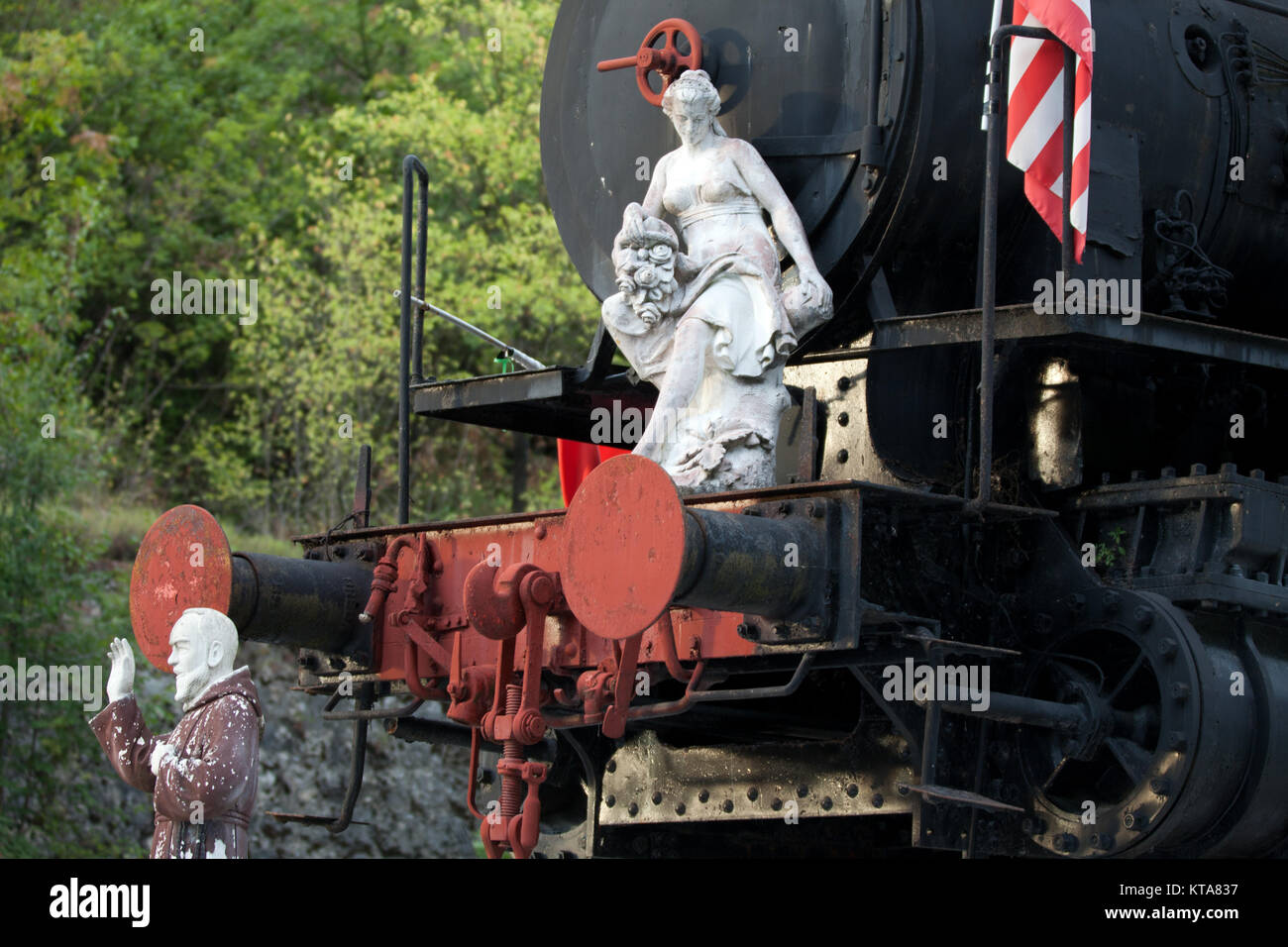 Steam locomotive sculpture hi-res stock photography and images - Alamy