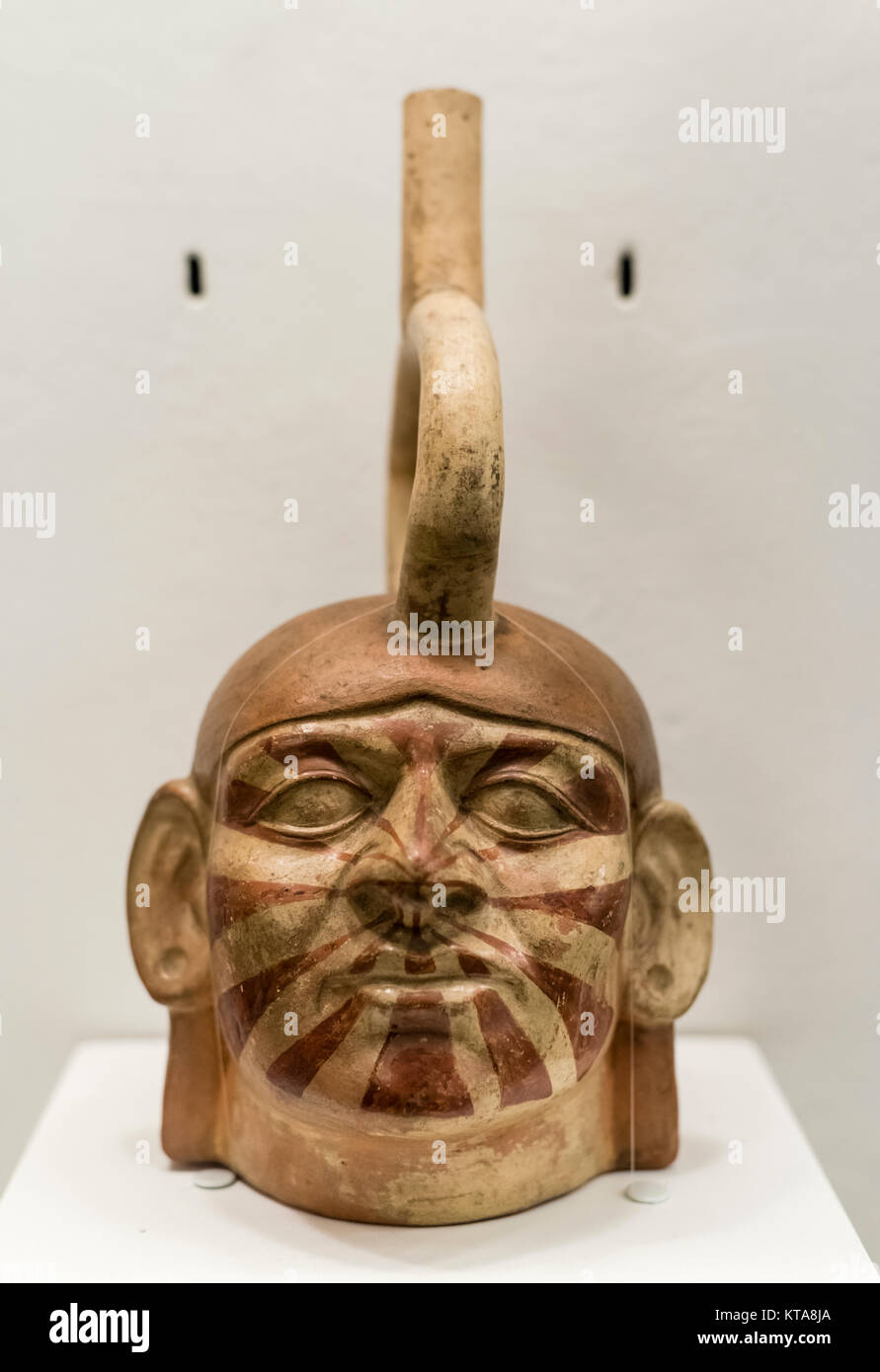 Ceramic vessel, portrait vessel Moche culture 100 AC-800 AC Perú Stock ...