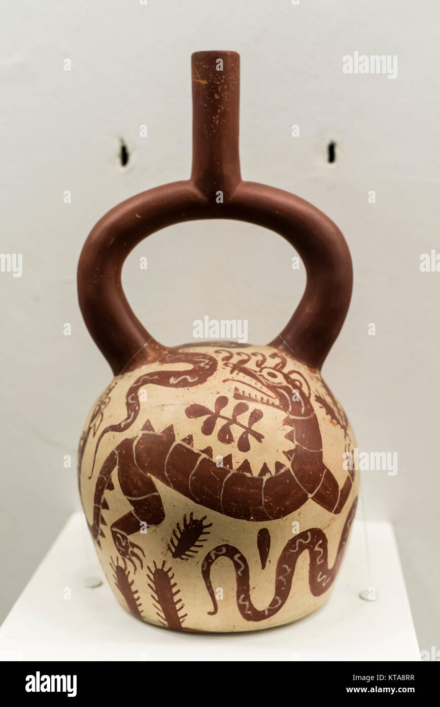 Ceramic vessel art moche culture hi-res stock photography and images ...