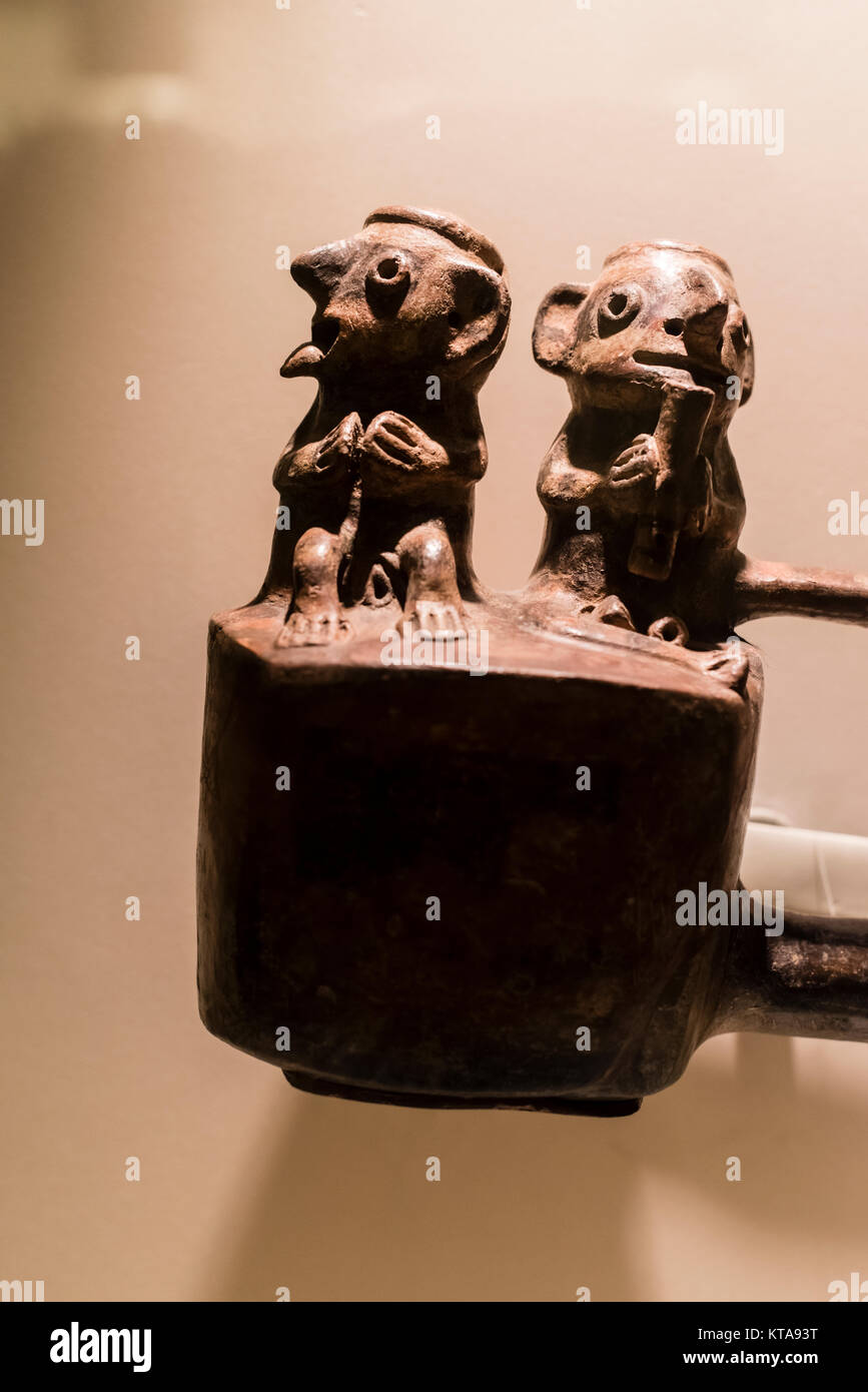 Ceramic vessel Vicús culture 100 BC-400 AC Perú Stock Photo - Alamy