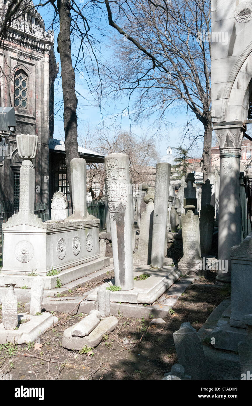 Ancient Ottoman tomb stones around Istanbul Stock Photo - Alamy