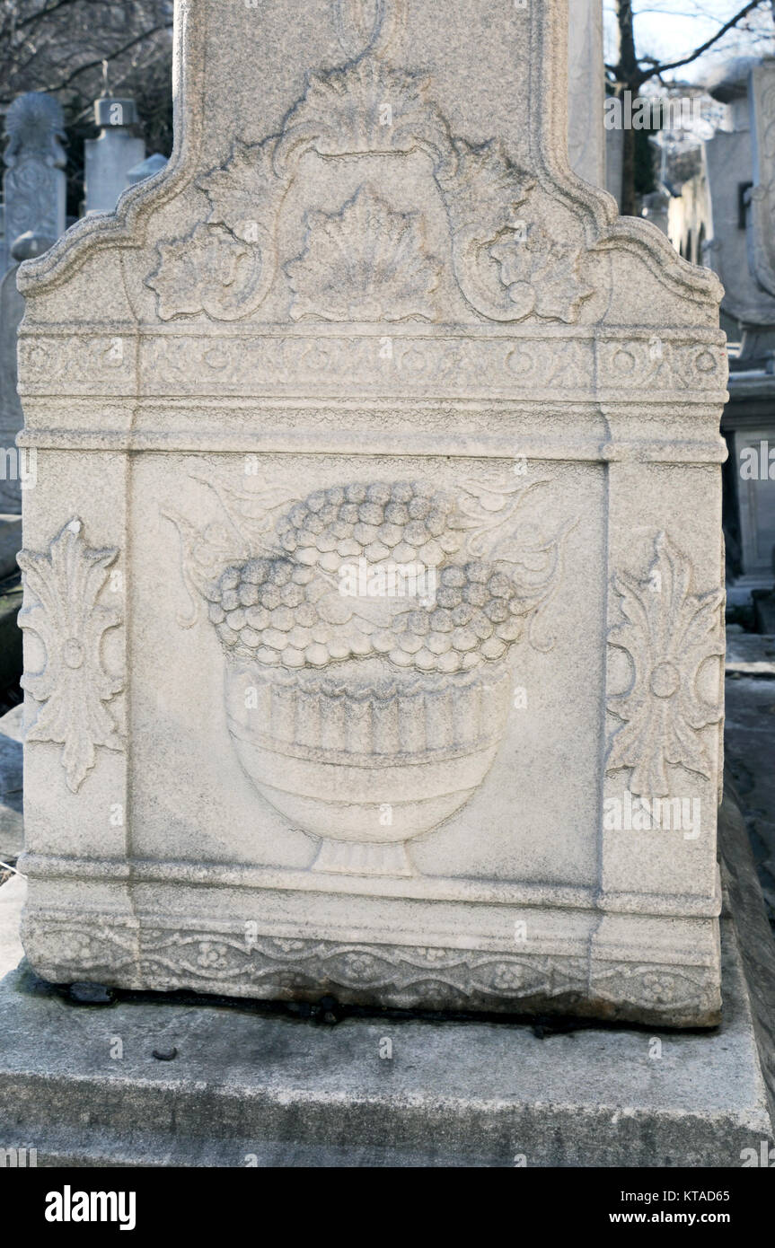 Ancient Ottoman tomb stones around Istanbul Stock Photo - Alamy