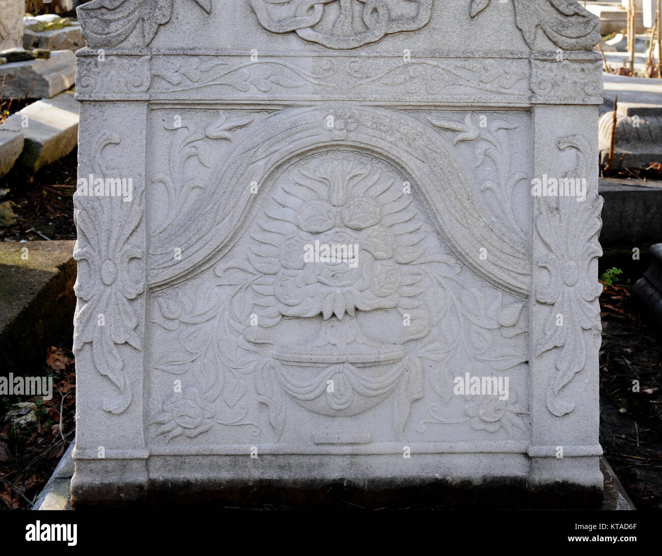 Ancient Ottoman tomb stones around Istanbul Stock Photo - Alamy