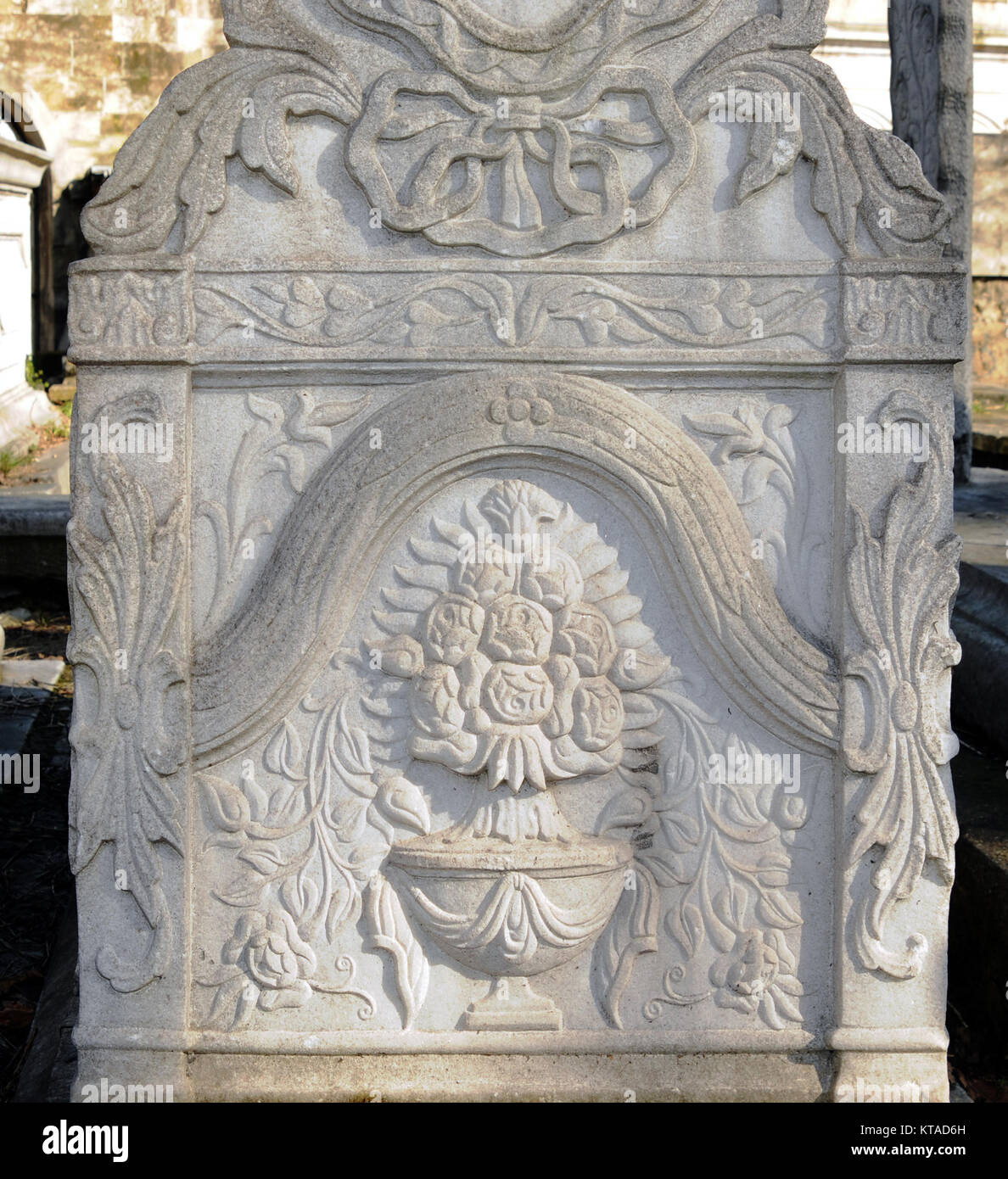 Ancient Ottoman tomb stones around Istanbul Stock Photo - Alamy