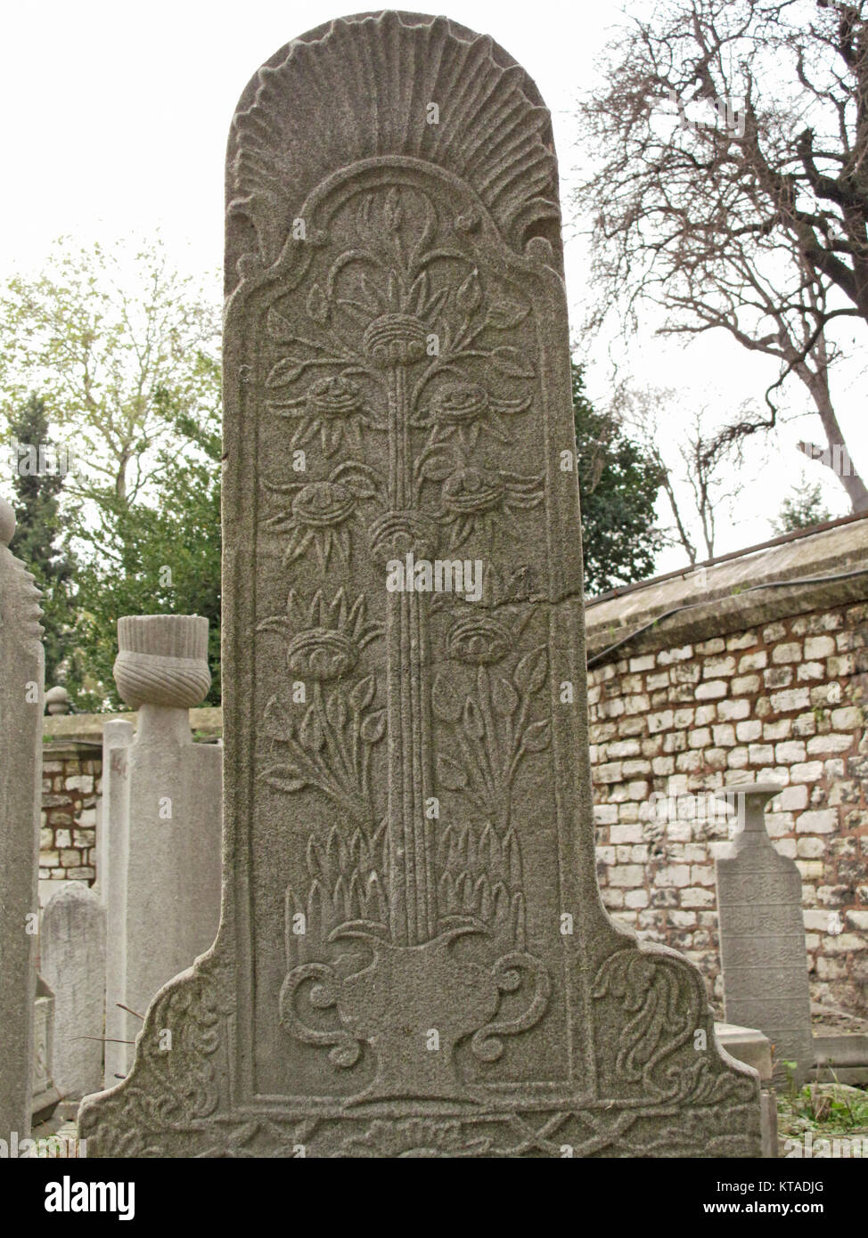 Ancient Ottoman tomb stones around Istanbul Stock Photo - Alamy