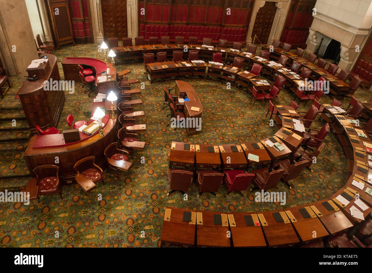 U s senate chamber desks hi-res stock photography and images - Alamy