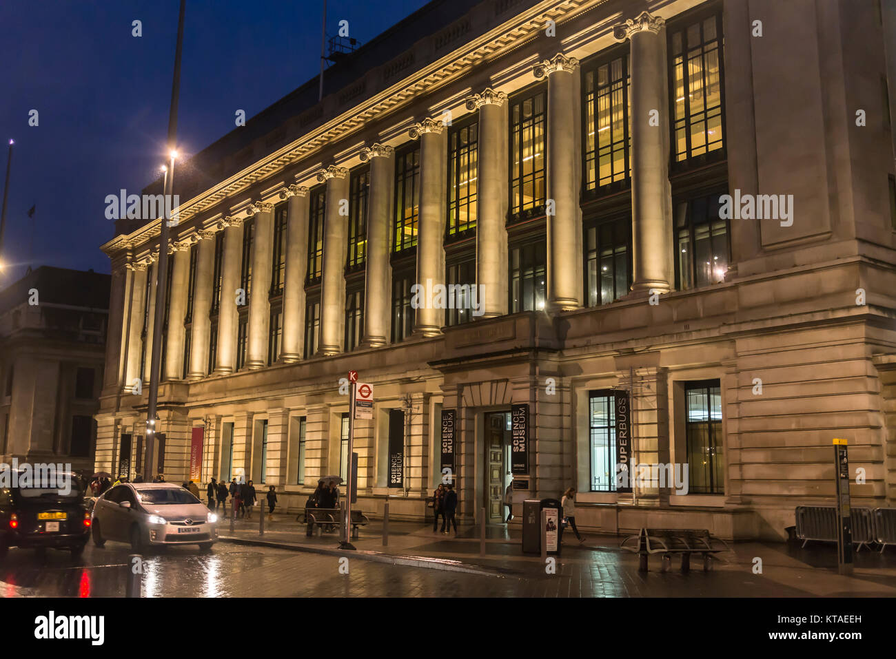 London Science Museum Outside Stock Photos & London Science Museum ...