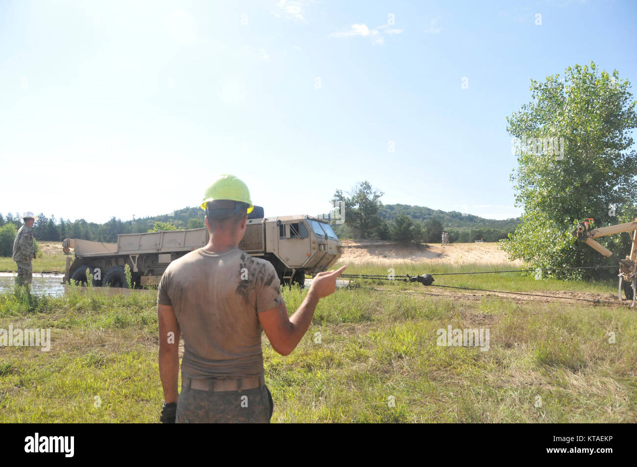 RTS Maintenance training soldiers at vehicle recovery site 9 Aug 2016 ...