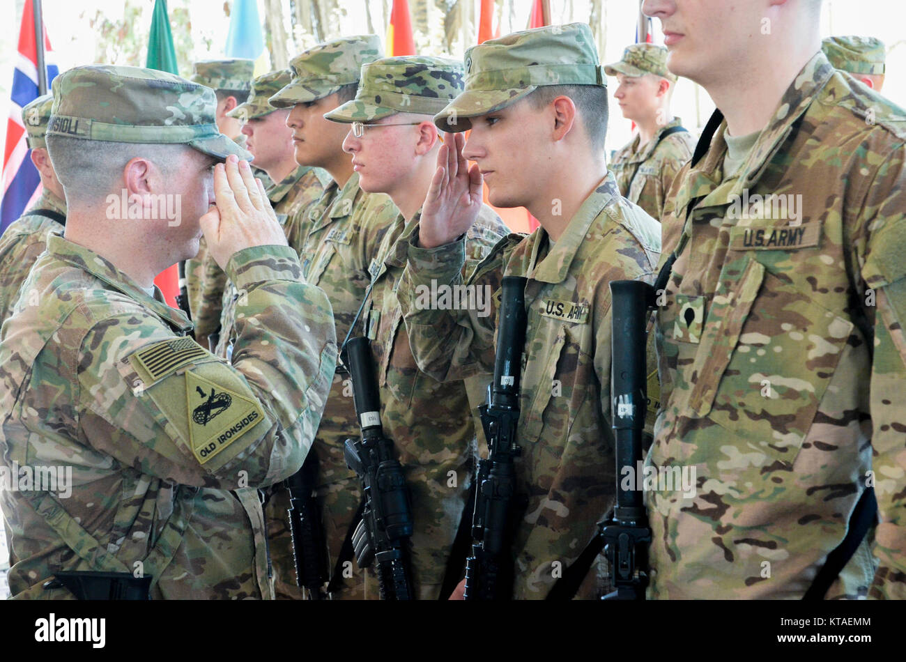 Soldiers from 1st Armored Division and Texas Army National Guard ...