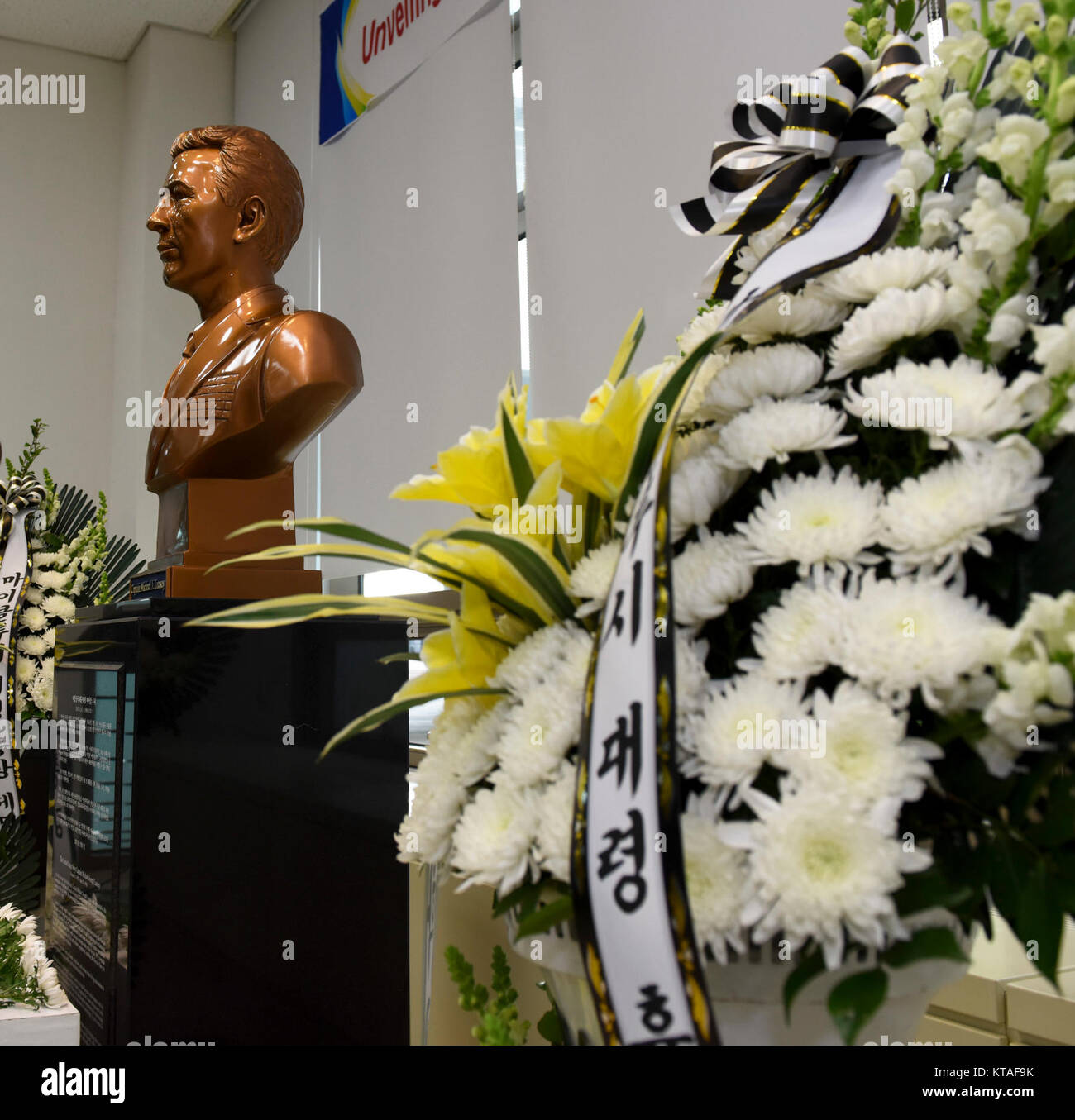 CHINHAE, Republic of Korea (Dec. 07, 2017) Rear Adm. Brad Cooper ...