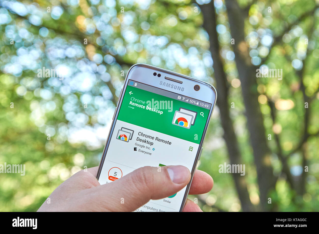 Phone chrome remote desktop hi-res stock photography and images - Alamy